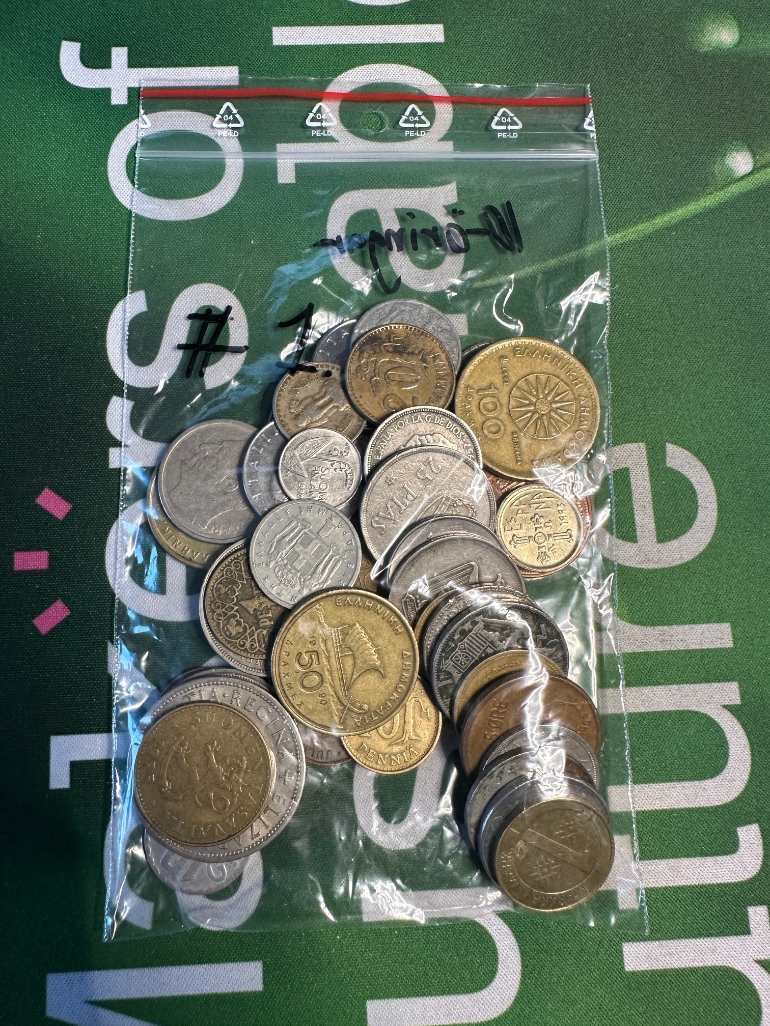 Se produkter som liknar Lot med blandade utländska my.. på Tradera ...