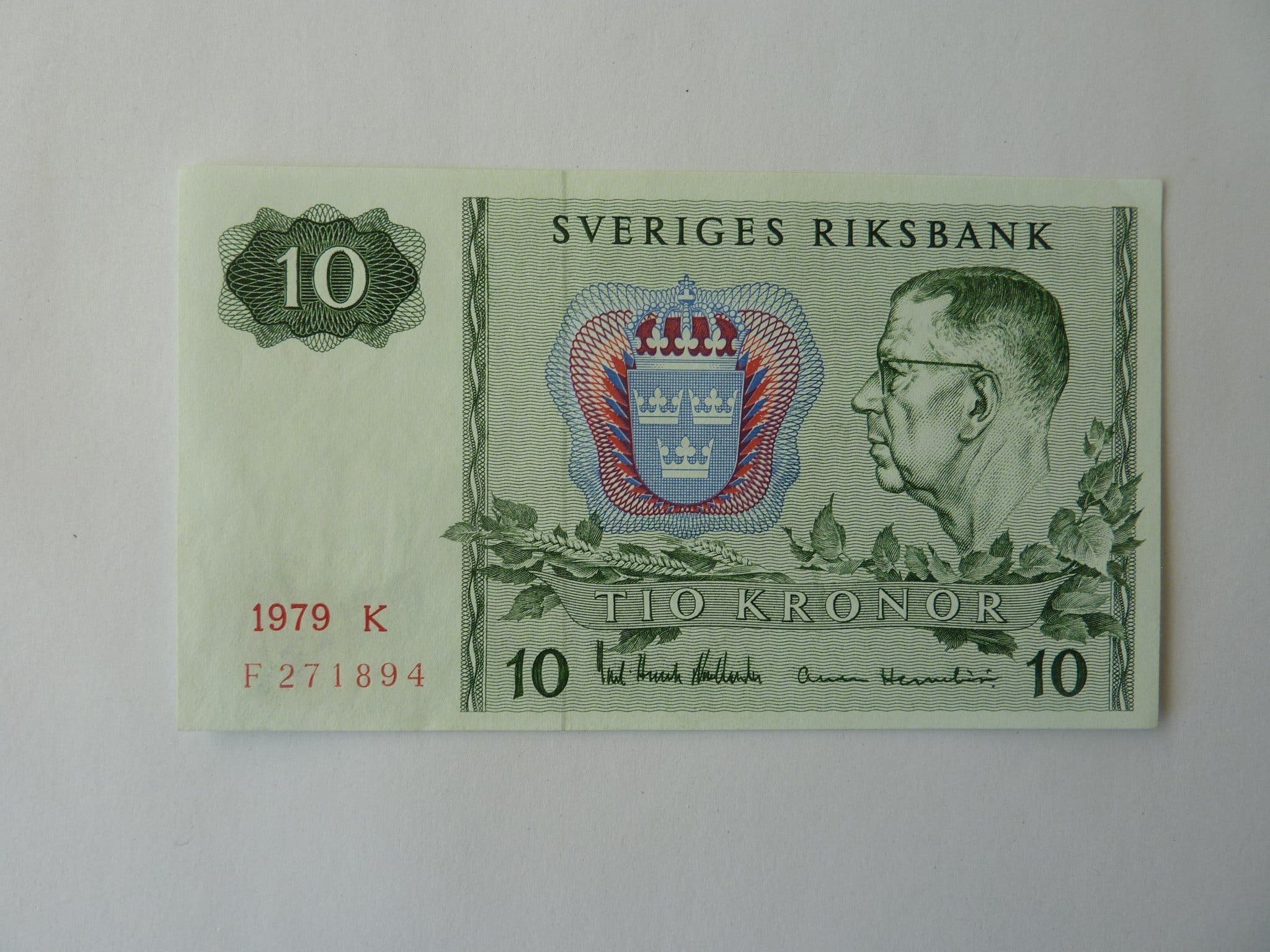 Se produkter som liknar Svensk 10 Kronors sedel 1979 på Tradera (656295707)