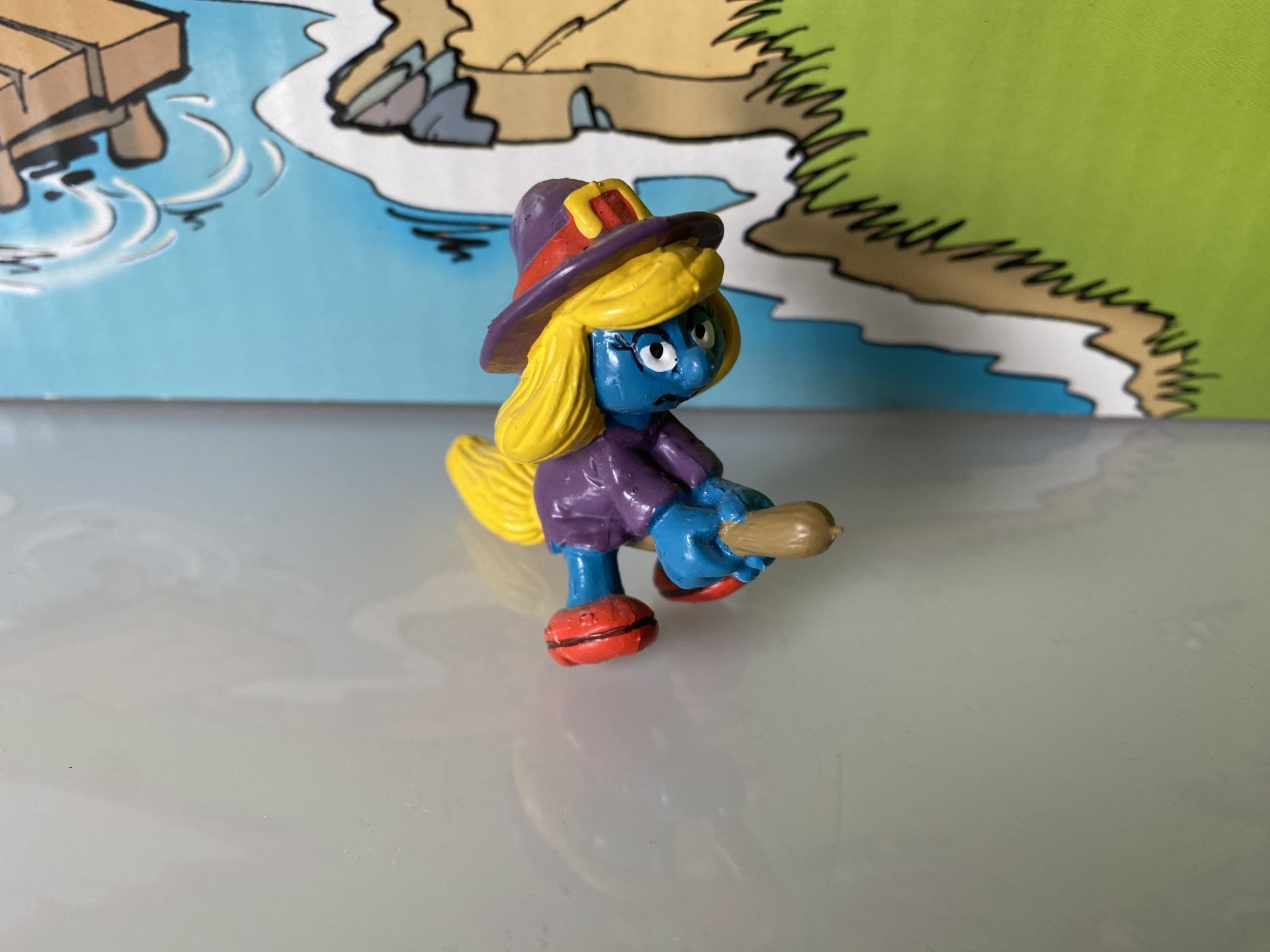 SMURFAN som HÄXA HALLOWEEN - RÖDA SKOR & HATTBA.. | Köp på Tradera ...
