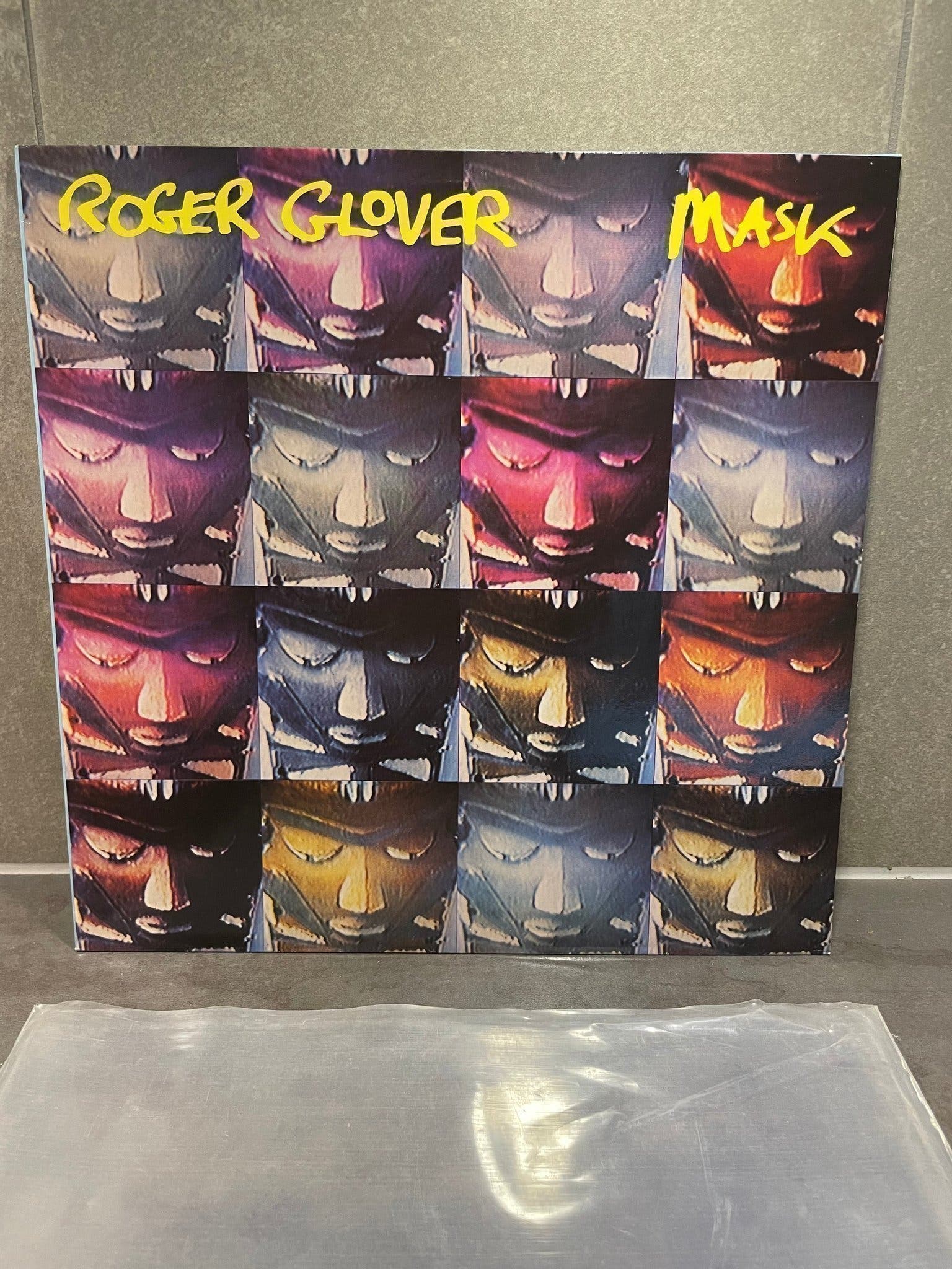 Se produkter som liknar Vinyl! Roger Glover - Mask! I.. på Tradera ...