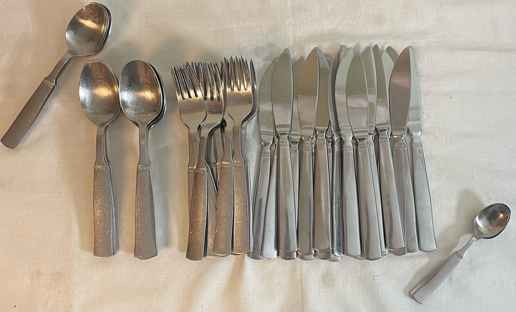 Se produkter som liknar RANKA GENSE 60 delar Bestick,.. på Tradera ...