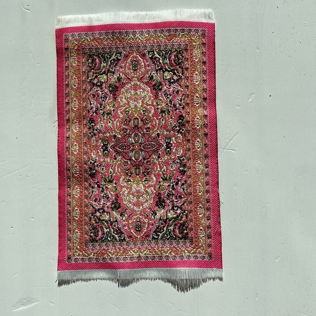 Dockskåpsmöbler rosa Miniatyr matta i polyester.. | Köp på Tradera ...