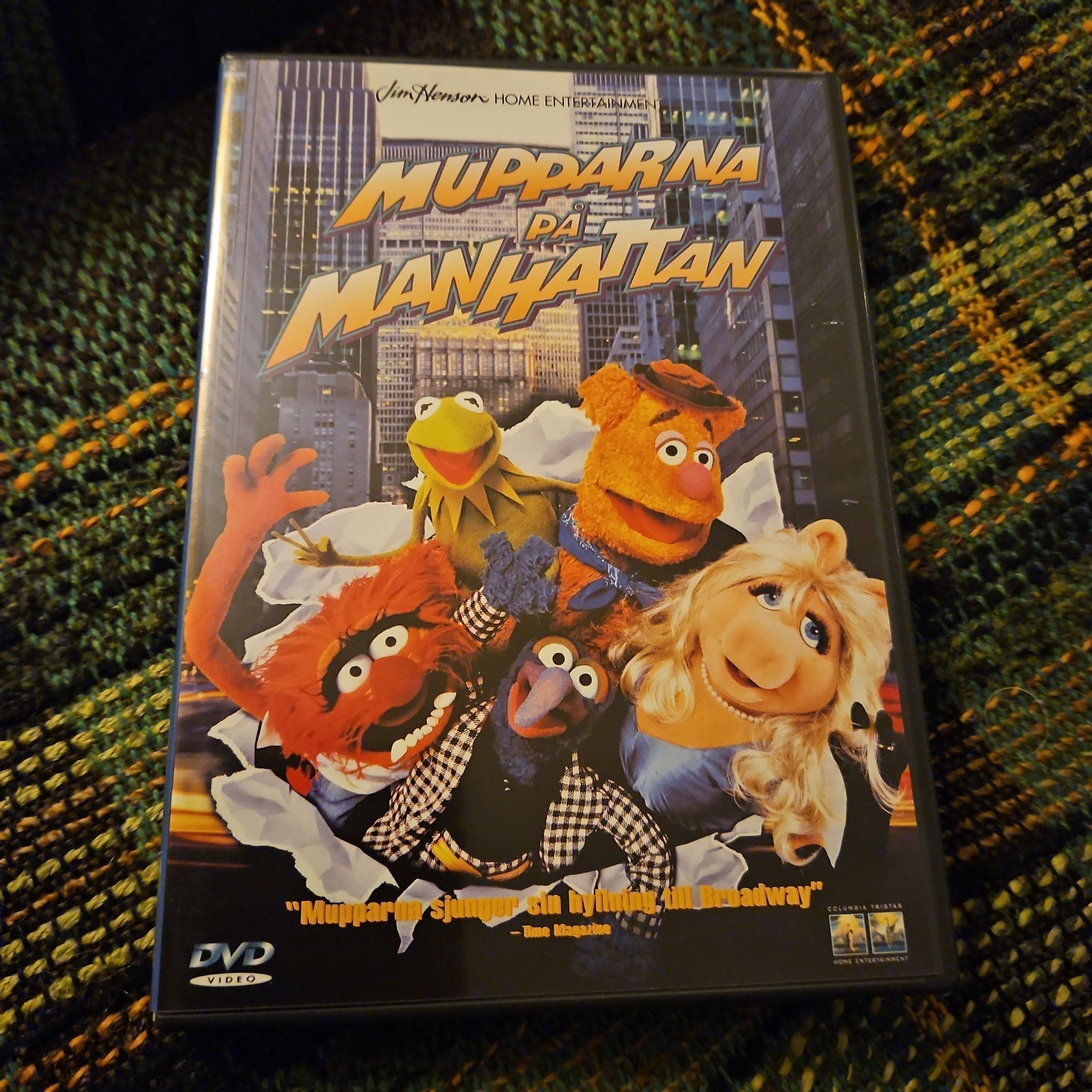 Se produkter som liknar Mupparna på Manhattan DVD - s.. på Tradera ...