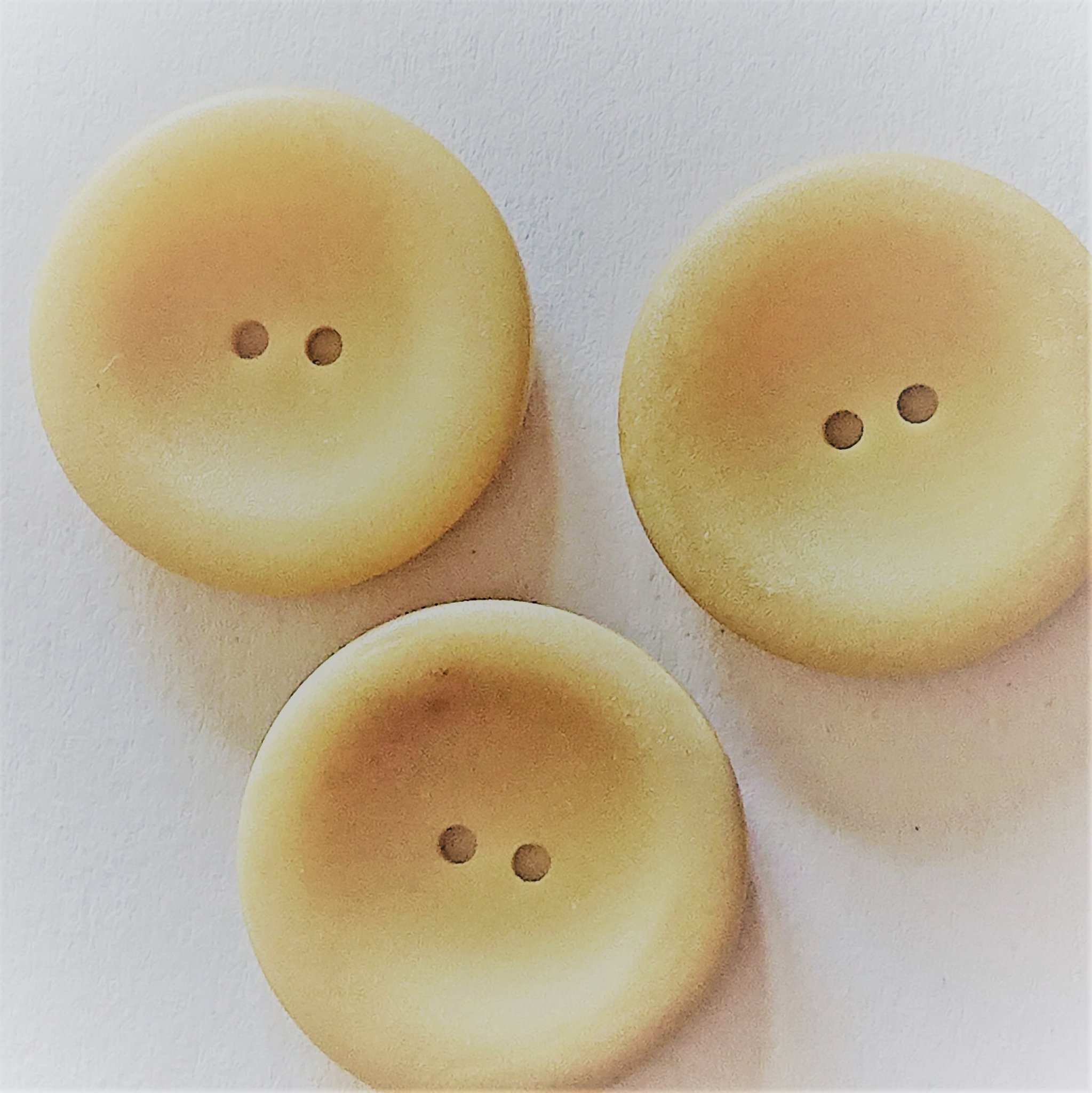 VINTAGE. 3 GAMLA FINA KNAPPAR FRÅN 60-TALET. 37.. | Köp på Tradera ...