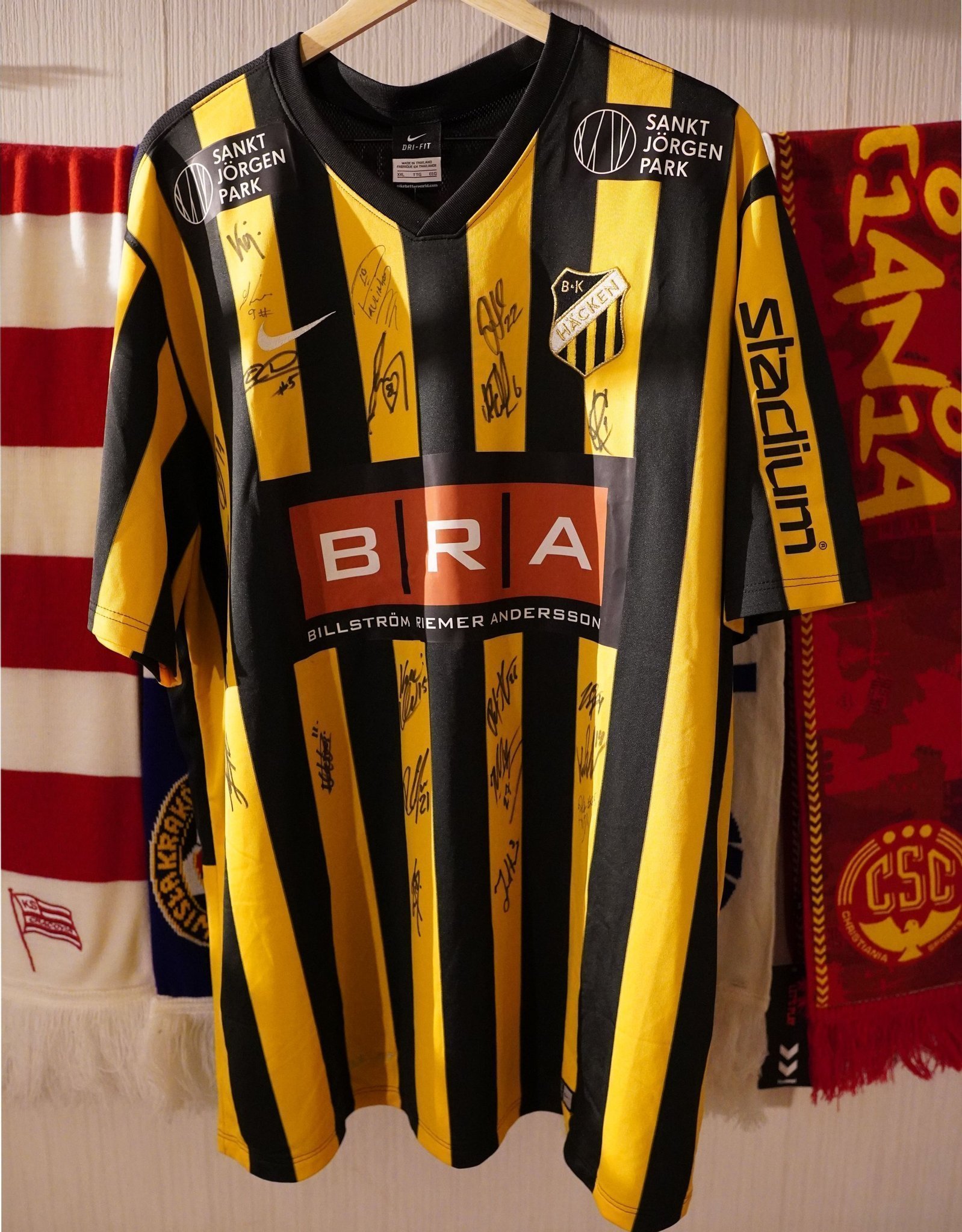 BK Häcken tröja - 2017/18 - XXL - Signerad - me.. | Köp på Tradera ...