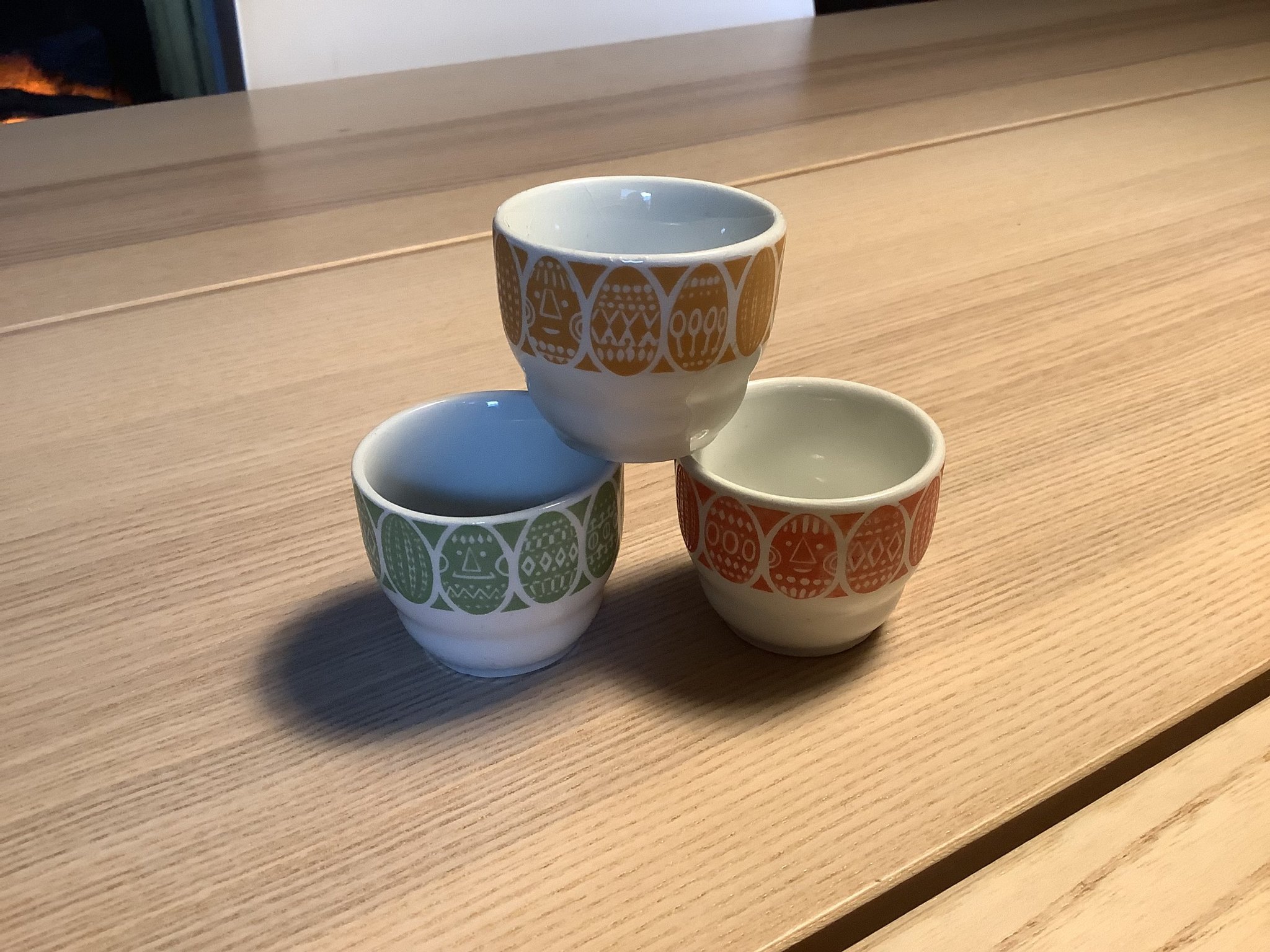 Se produkter som liknar Arabia KANON äggkoppar retro .. på Tradera ...