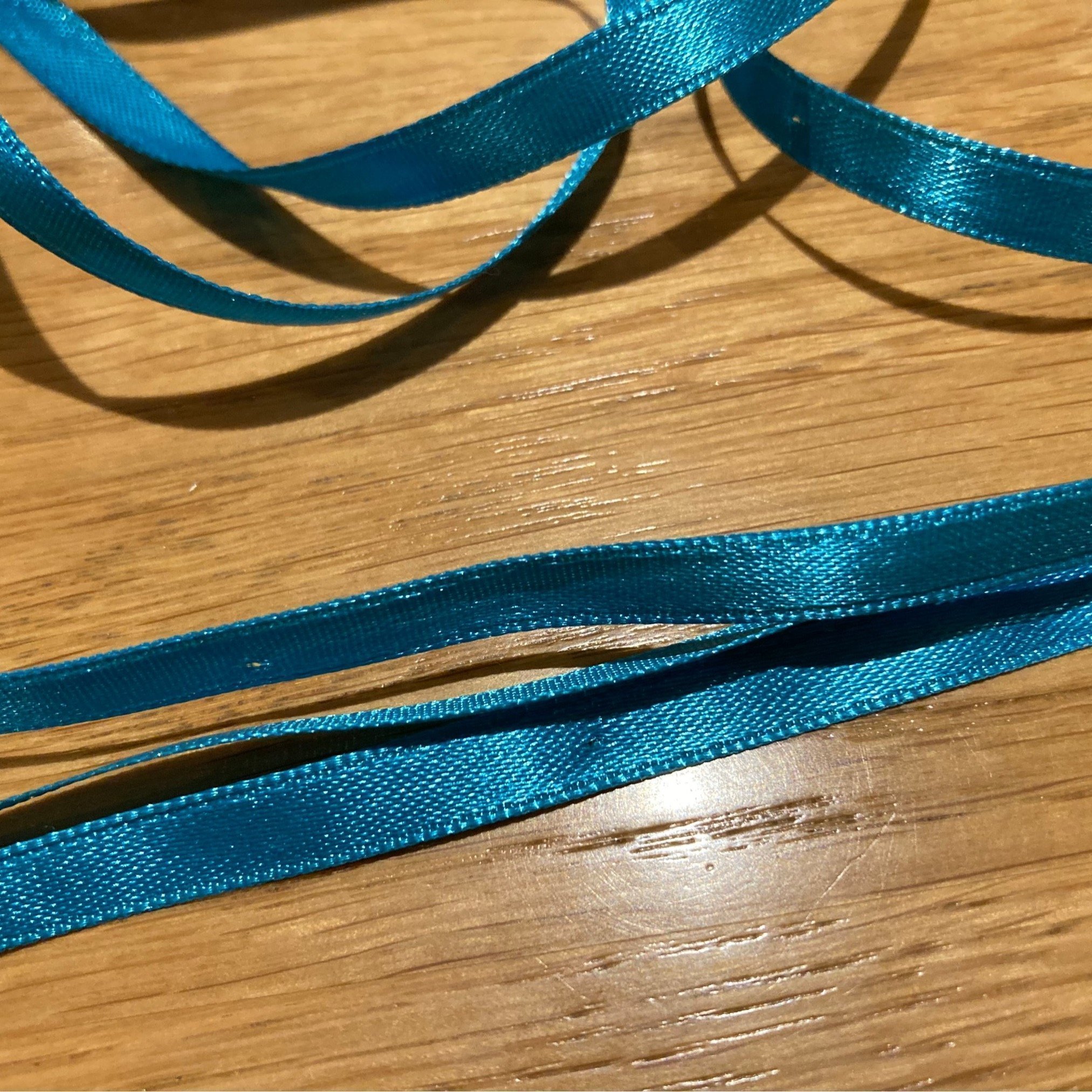 Pyssel? Paket? Så fint turkos band! Satin?! | Köp på Tradera (711663850)