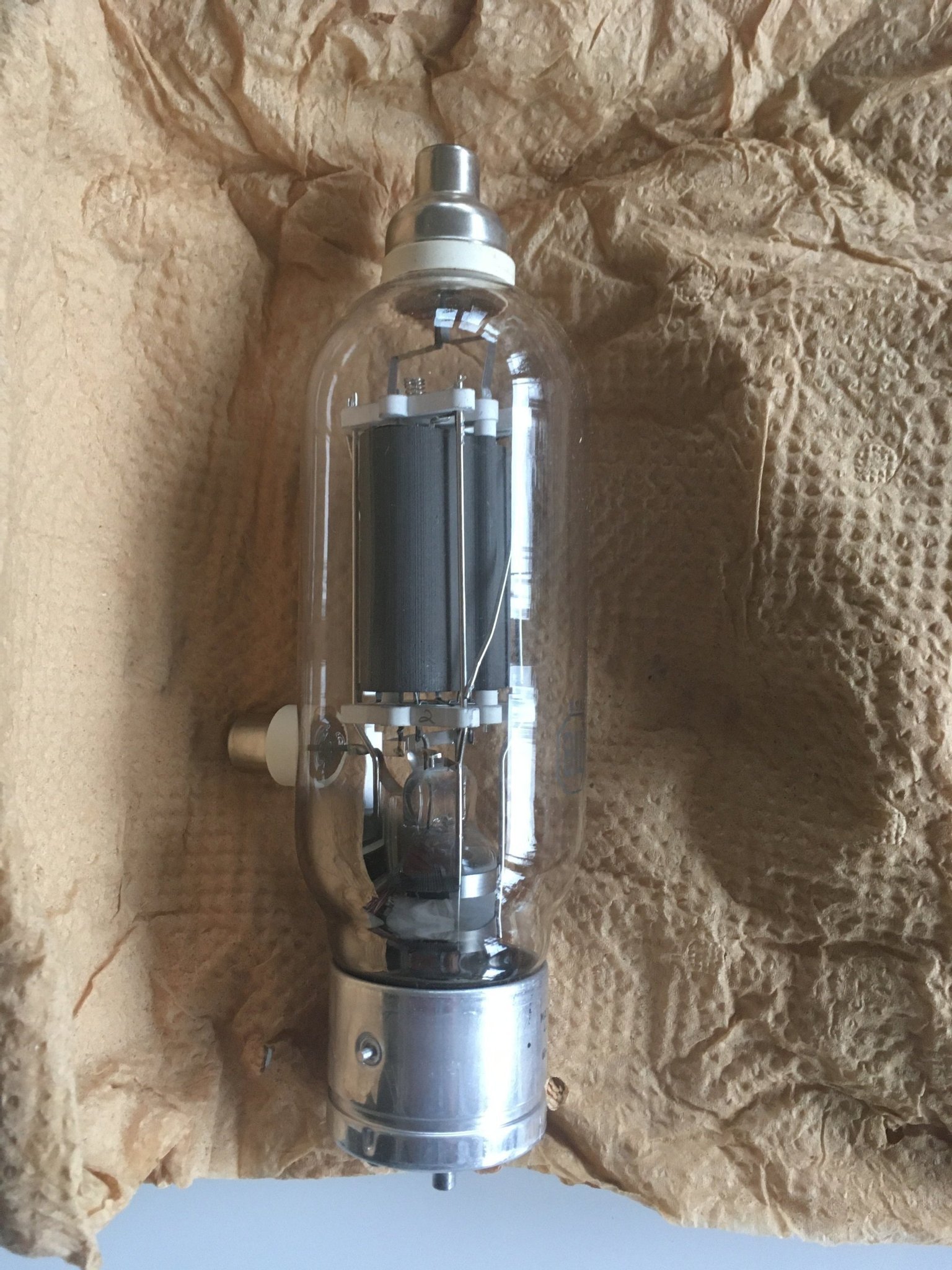 Se produkter som liknar RCA810 transmitter tube NOS i.. på Tradera ...