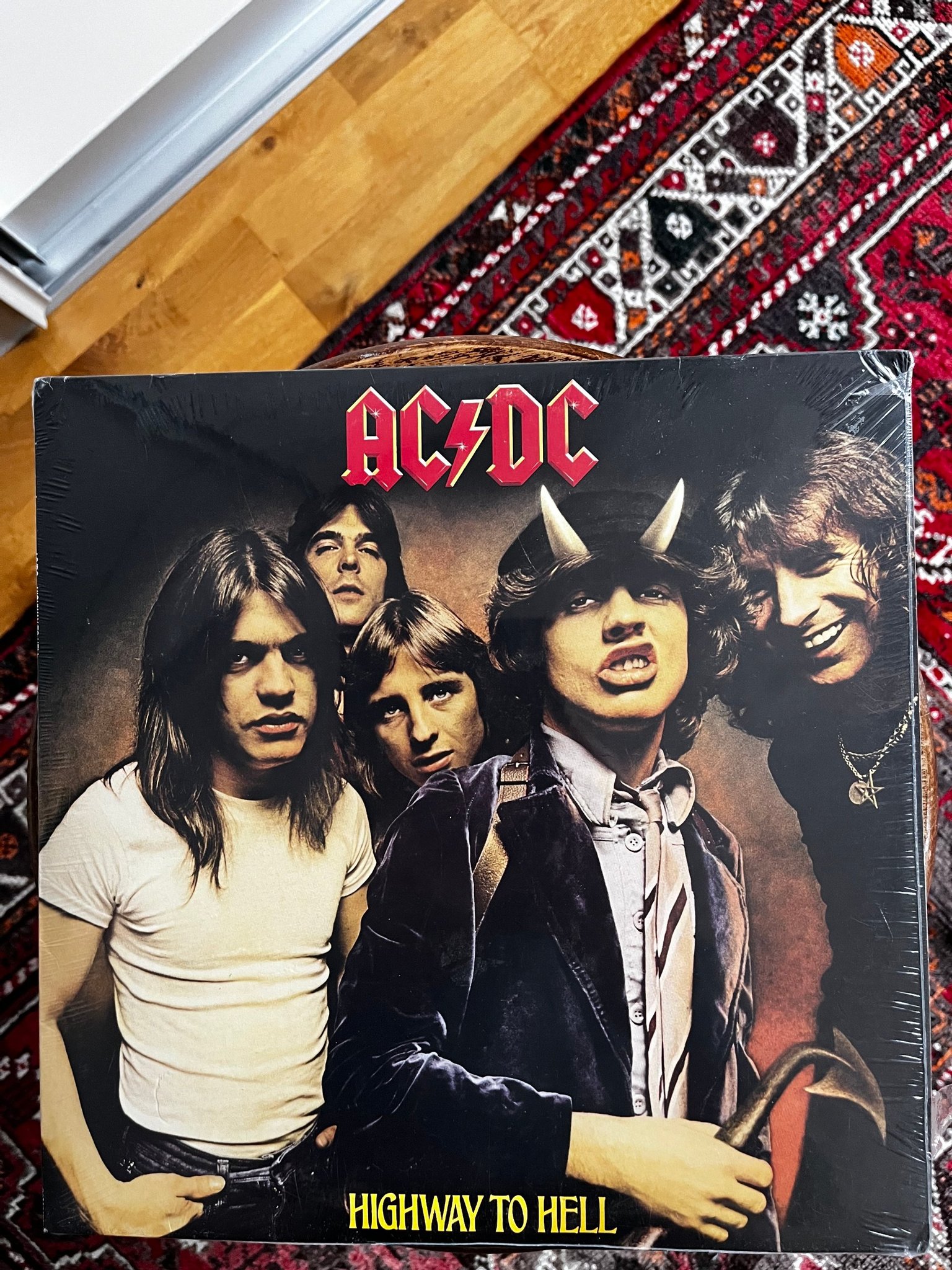 AC/DC - "Highway to Hell" NY INPLASTAD REISSUE LP | Köp på Tradera ...