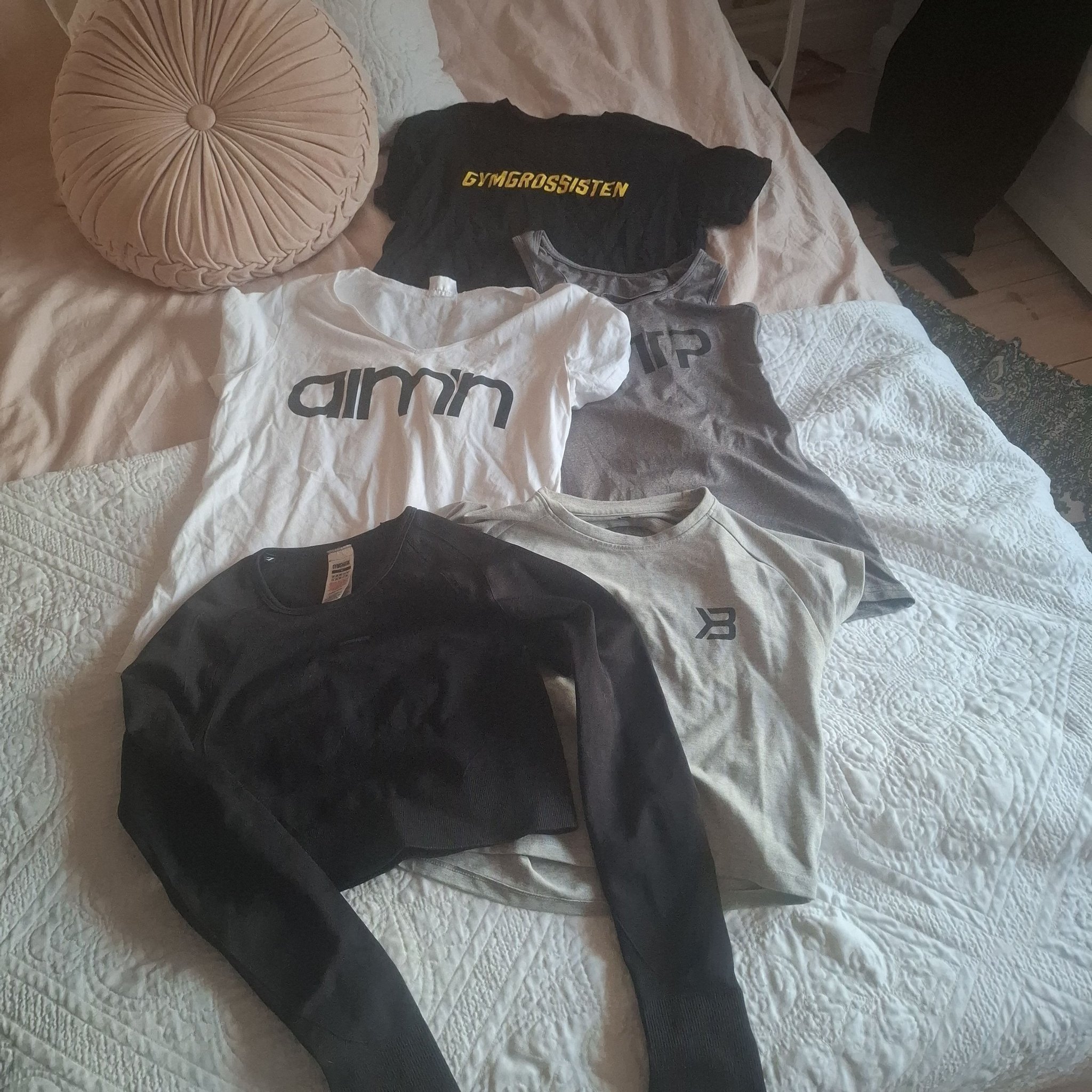 Sänkt pris!!! Träningskläder paket Gymshark, Ai.. | Köp på Tradera ...