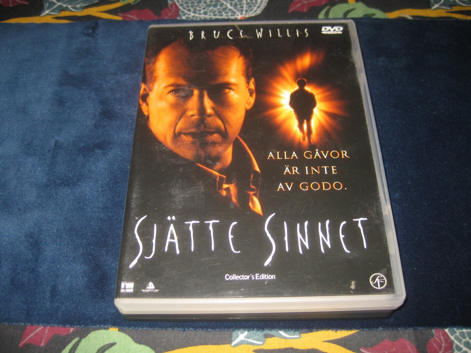 SJÄTTE SINNET-BRUCE WILLIS | Köp på Tradera (681199135)