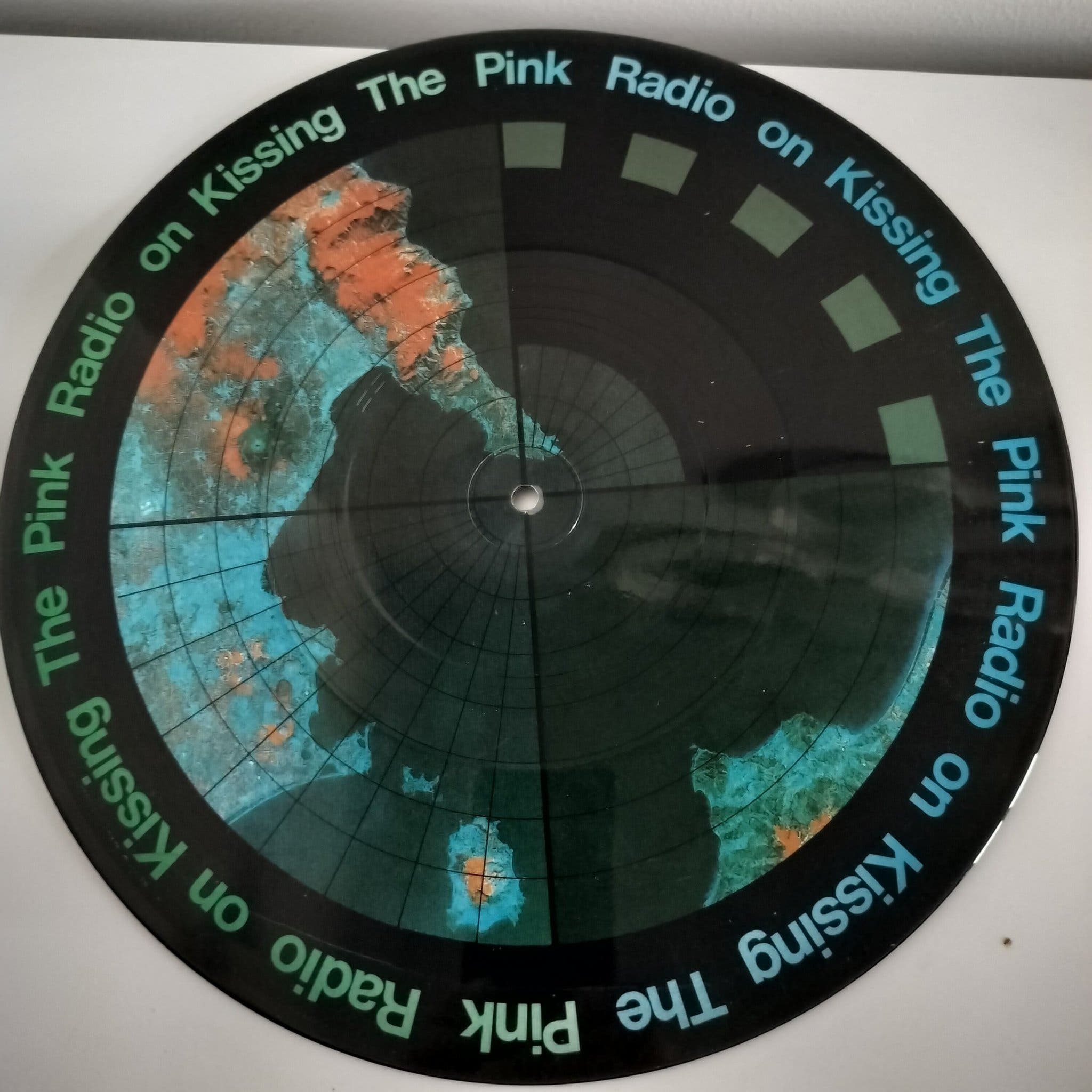 Se produkter som liknar Kissing The Pink - Radio On -.. på Tradera ...