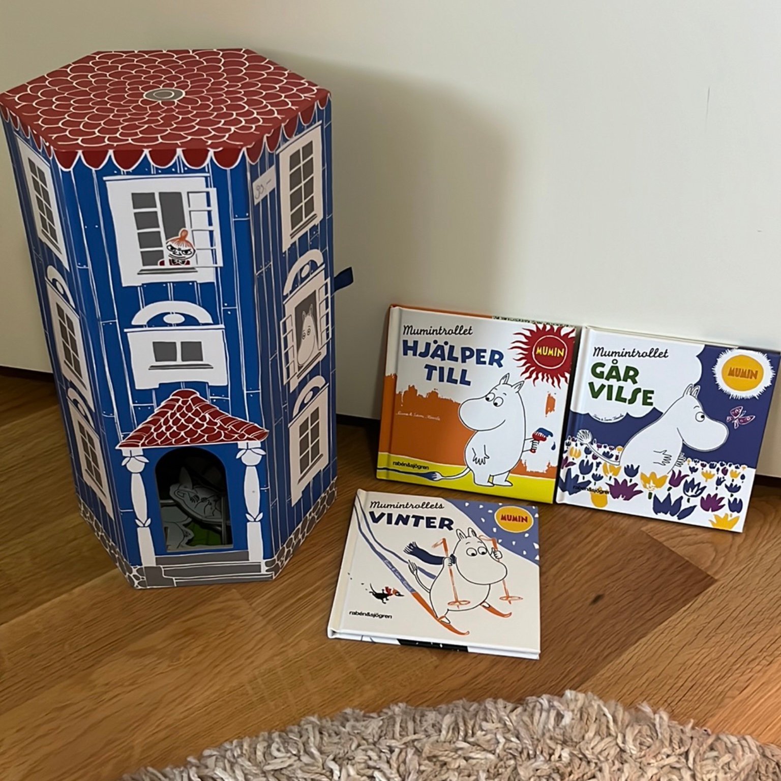 Mumin moomin Muminhuset dockhus med figurer & b.. | Köp på Tradera ...