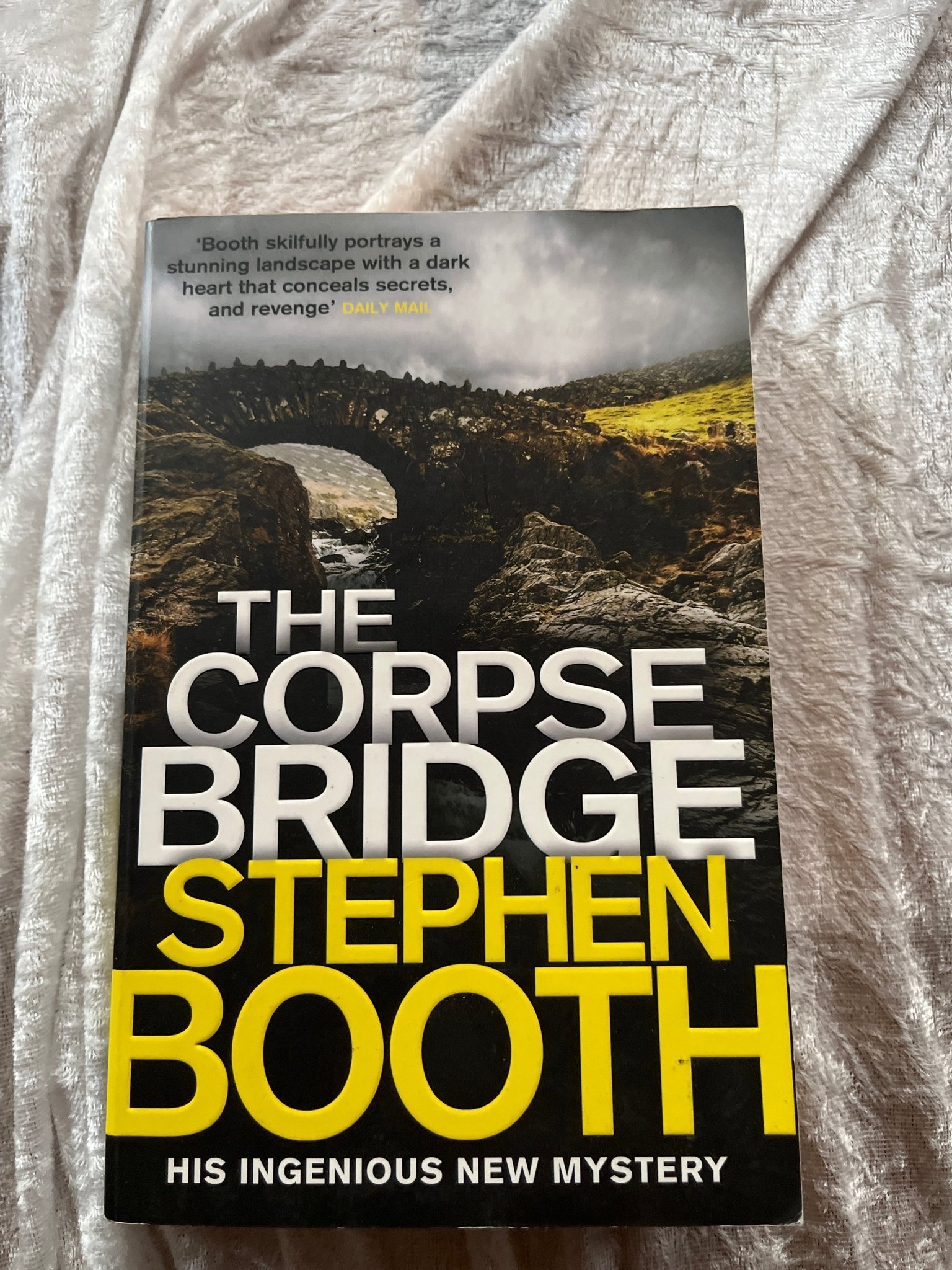 The Corpse Bridge av Stephen Booth | Köp på Tradera (685608958)