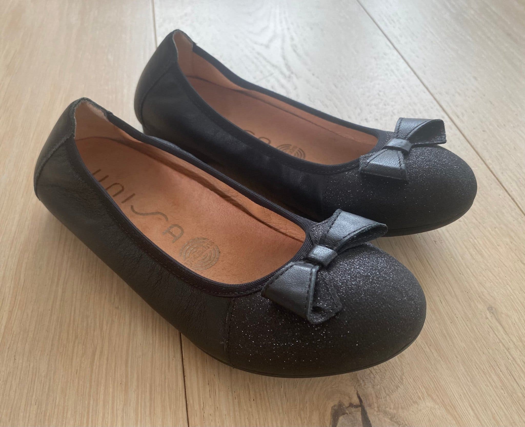 Svarta ballerinaskor från Unisa, stl 32, i myck.. | Köp på Tradera ...
