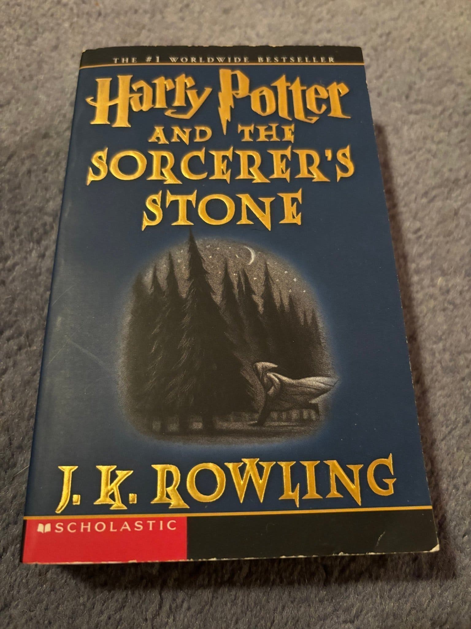 Harry Potter and the Sorcerer's Stone av J.K. R.. | Köp på Tradera ...