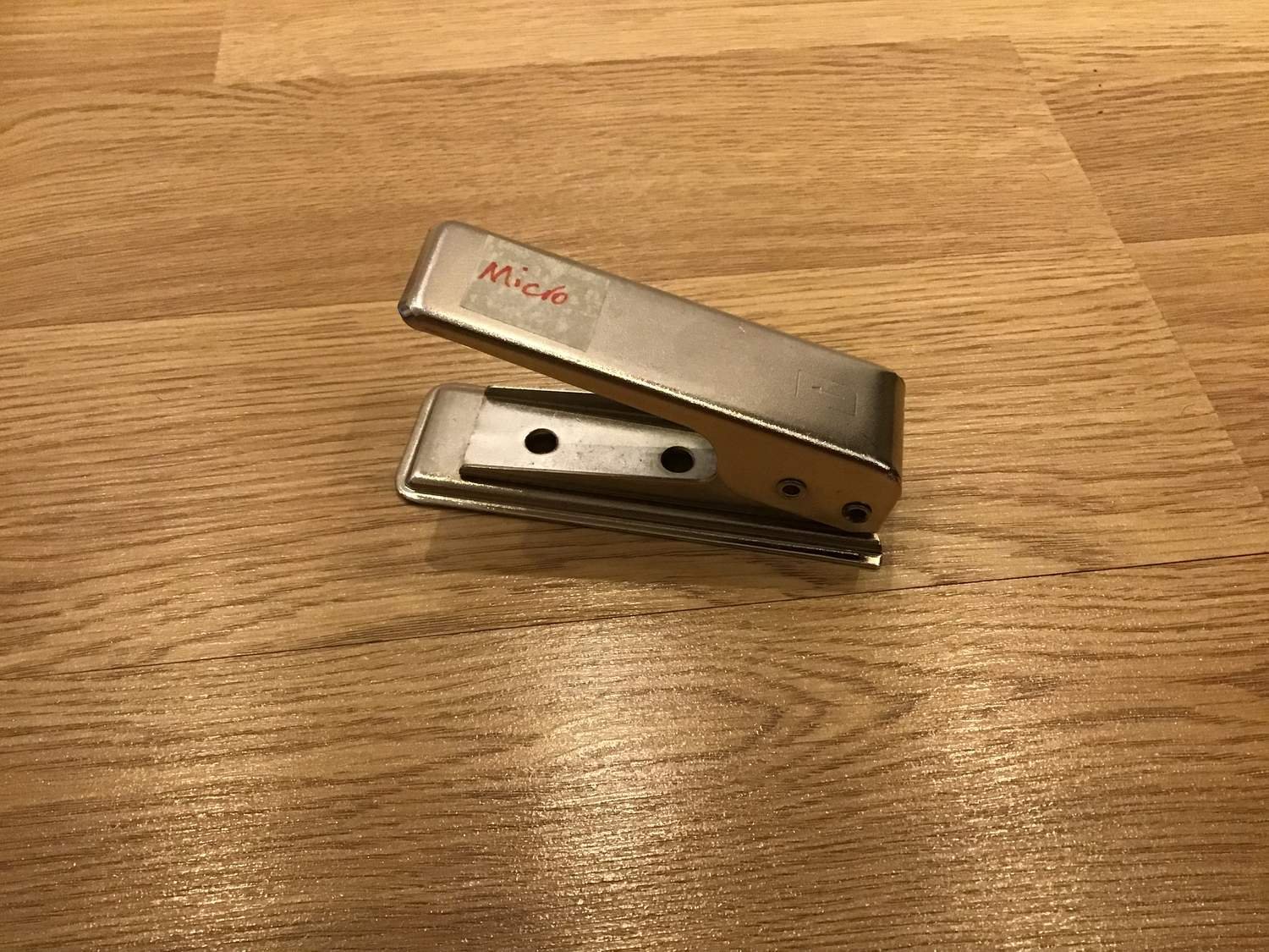 Simkorts Klippare Till Micro Sim kort Sax Til 365244300 K p P simkorts-klippare-till-micro-sim-kort-sax-til-365244300-k-p-p