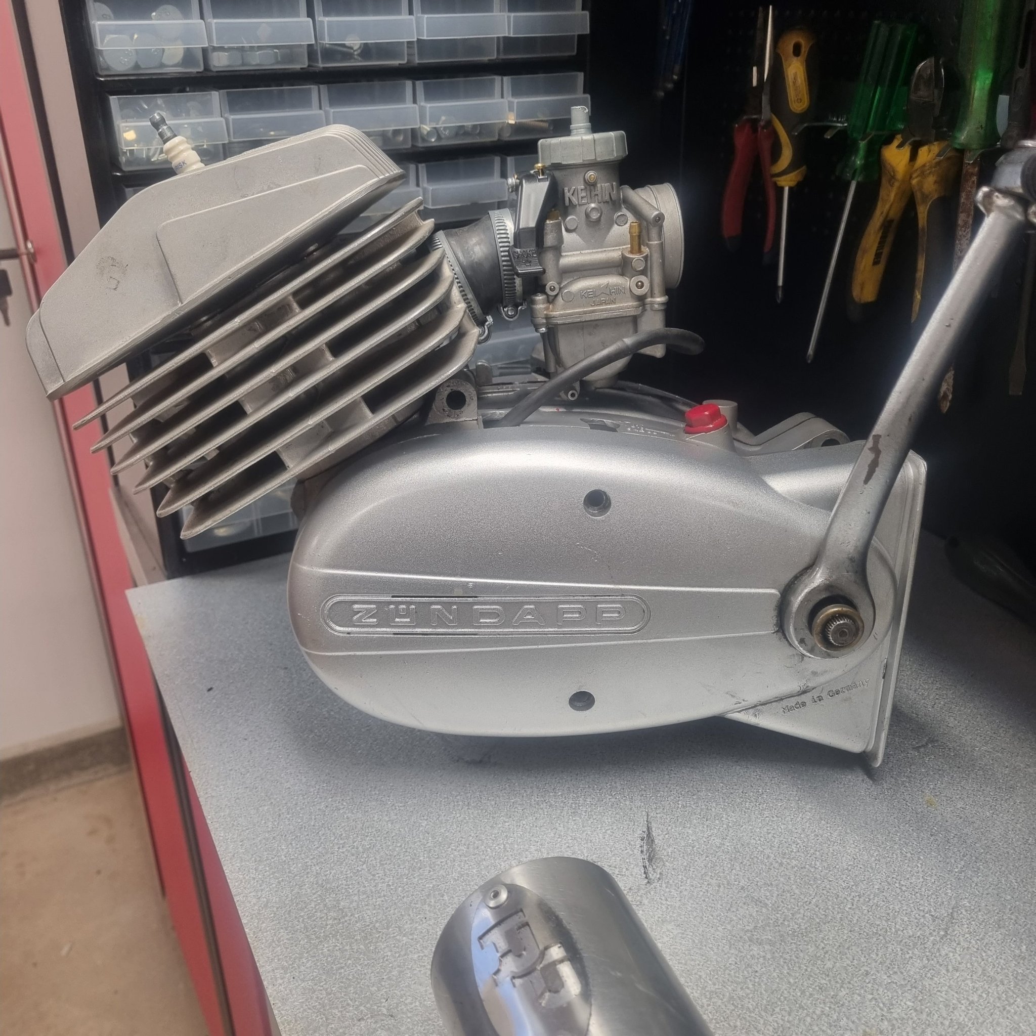 Se produkter som liknar Zundapp motor på Tradera (620909379)