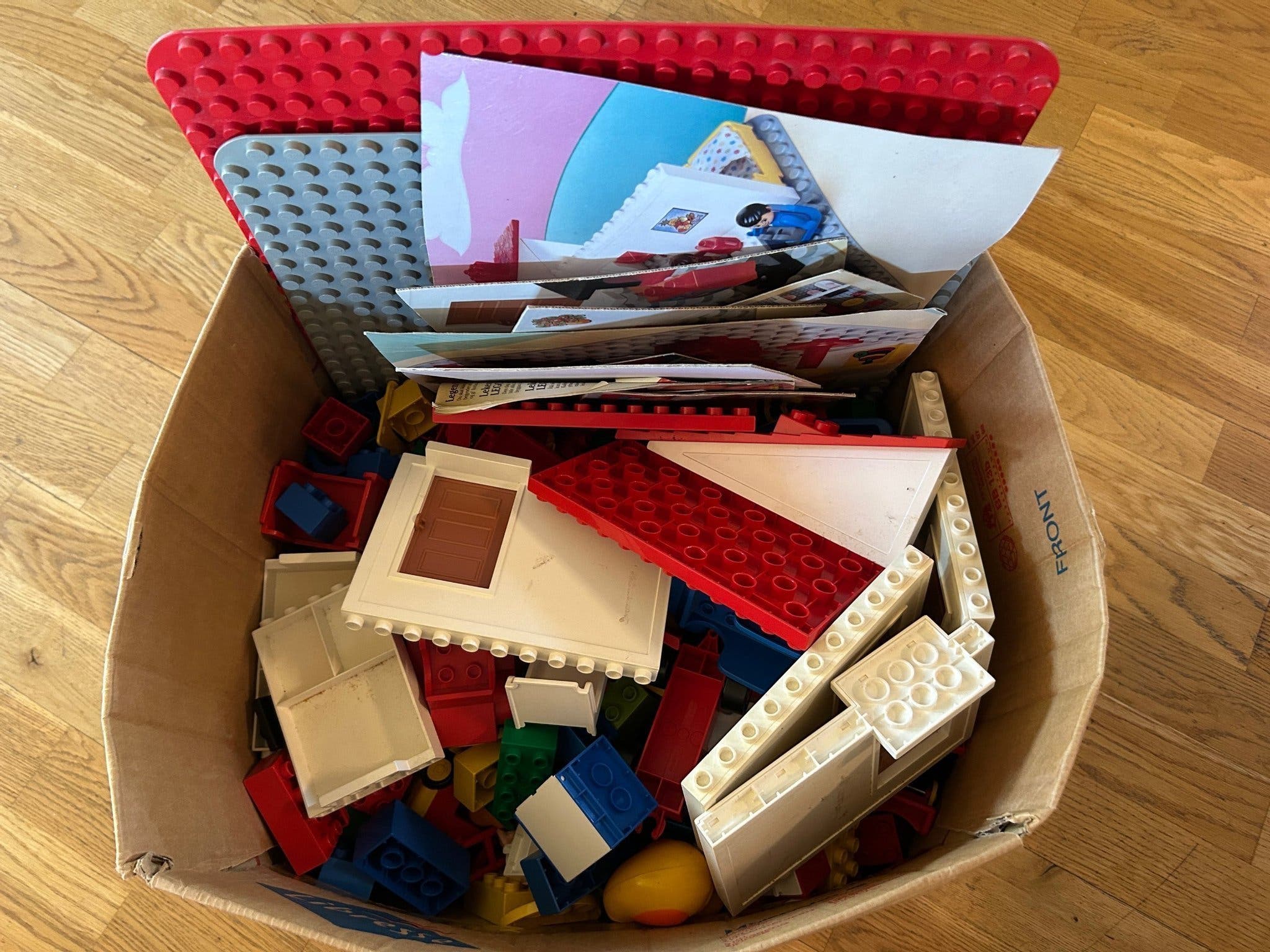 Se produkter som liknar LEGO DUPLO 2780 Playhouse + C.. på Tradera ...