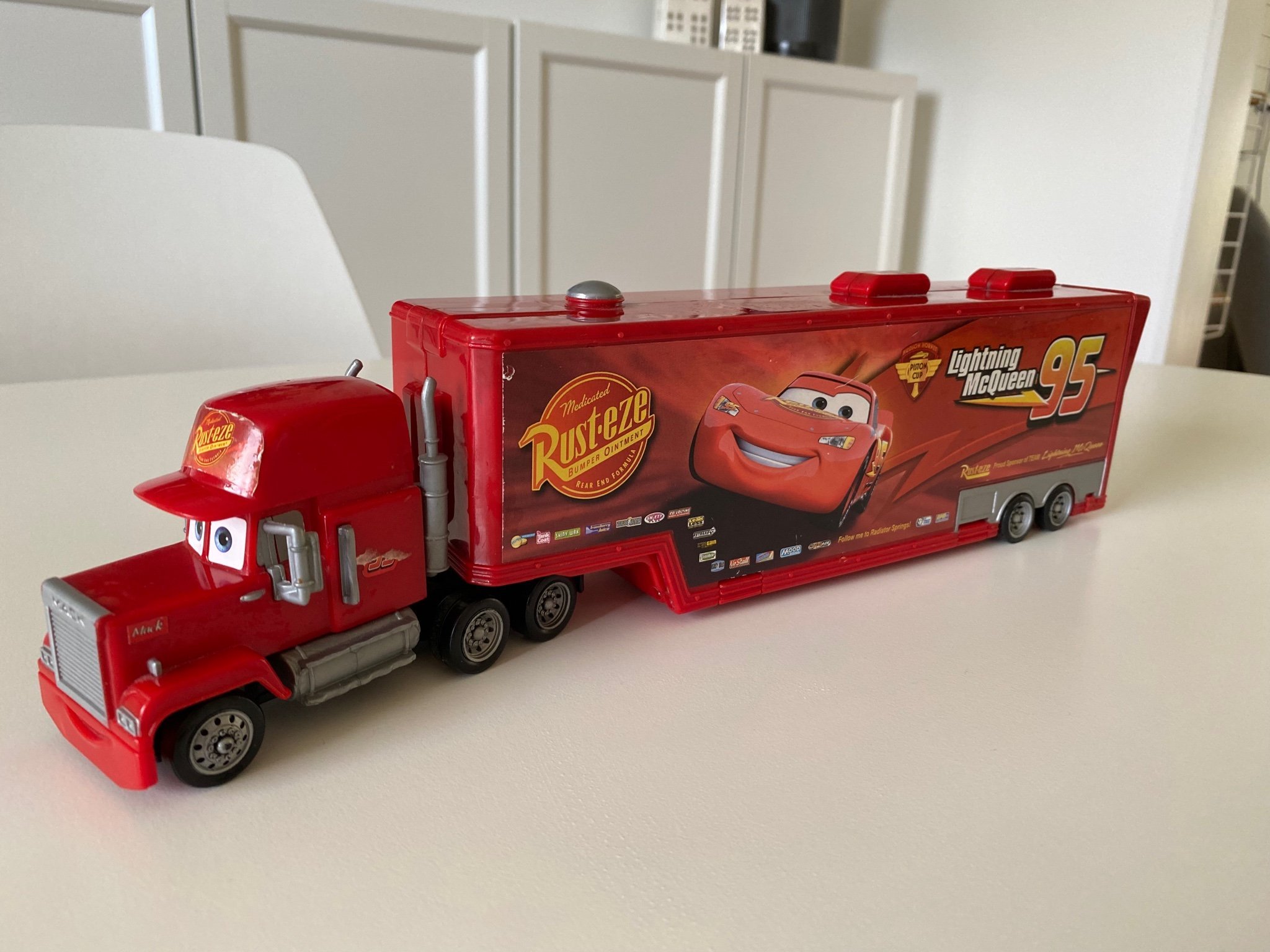 Blixten McQueen/Disney cars - Mack lastbil med .. | Köp på Tradera ...