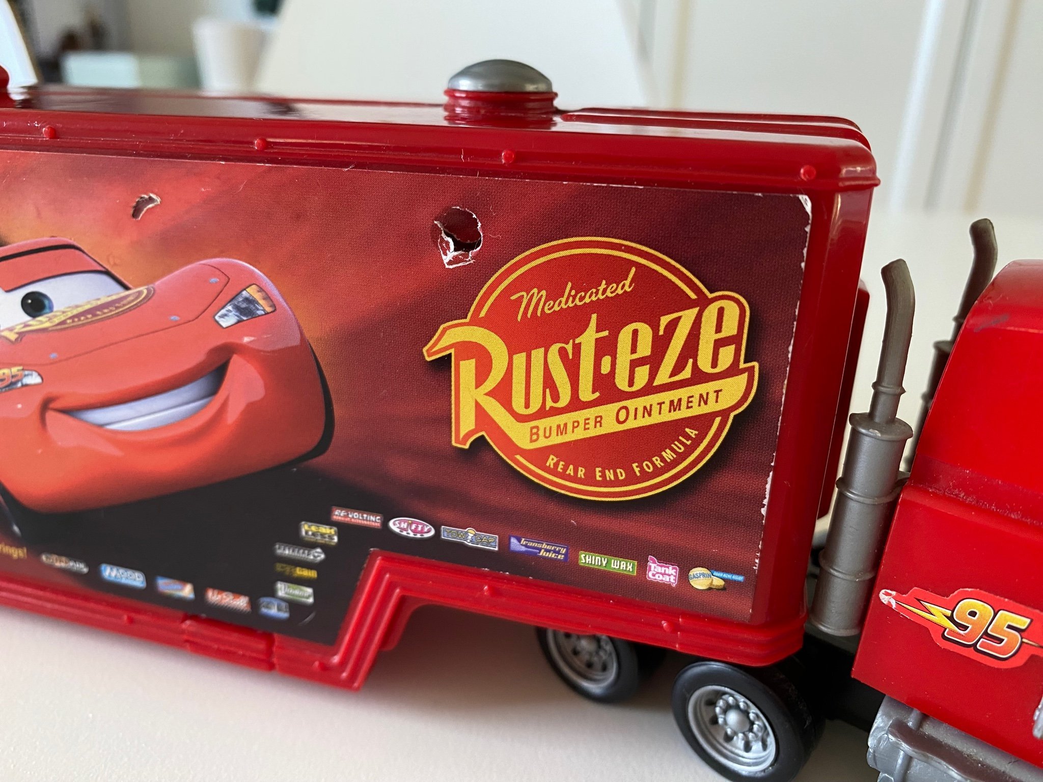 Blixten McQueen/Disney cars - Mack lastbil med .. | Köp på Tradera ...