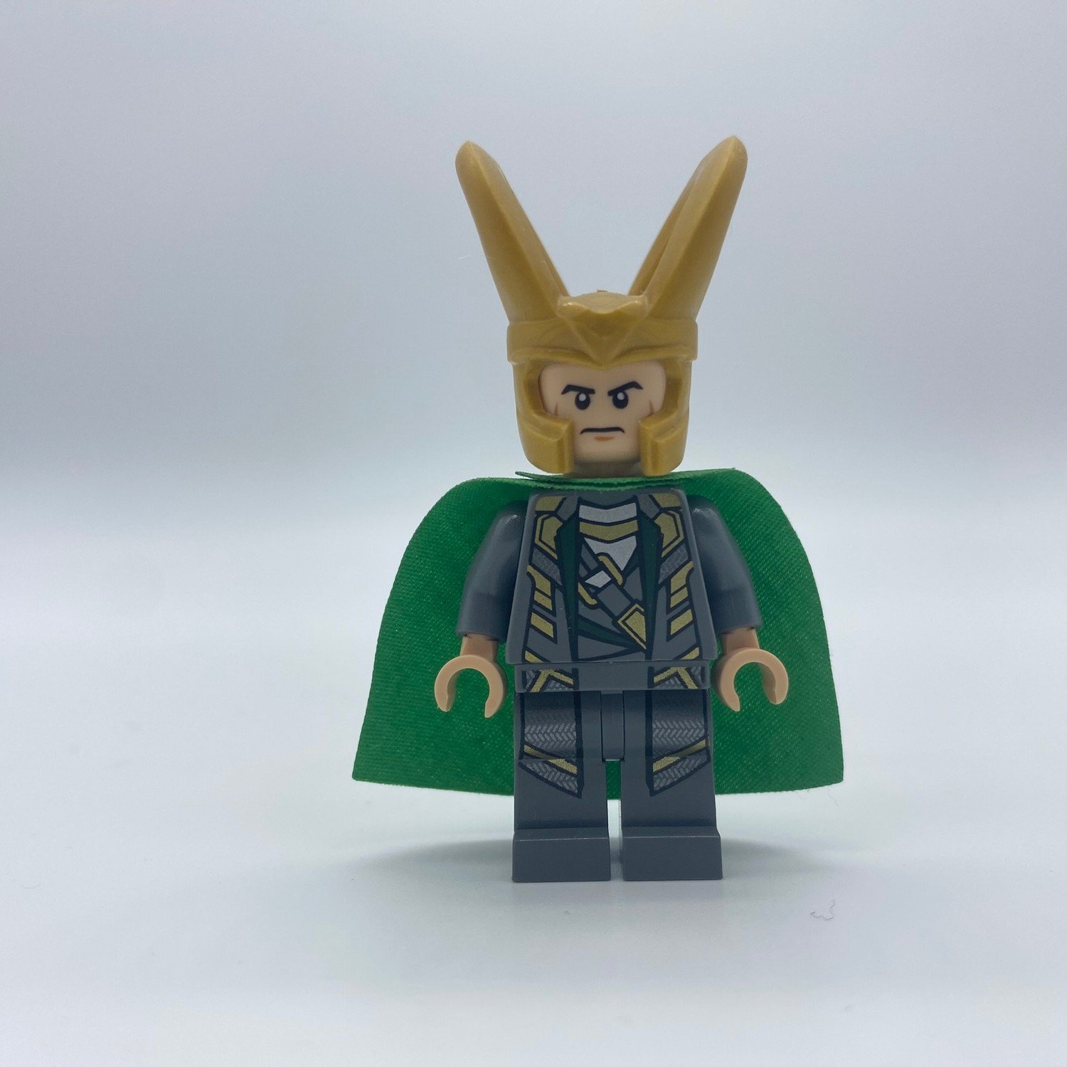Lego minifigur - Super Heroes - Loki | Köp från Klossy på Tradera ...