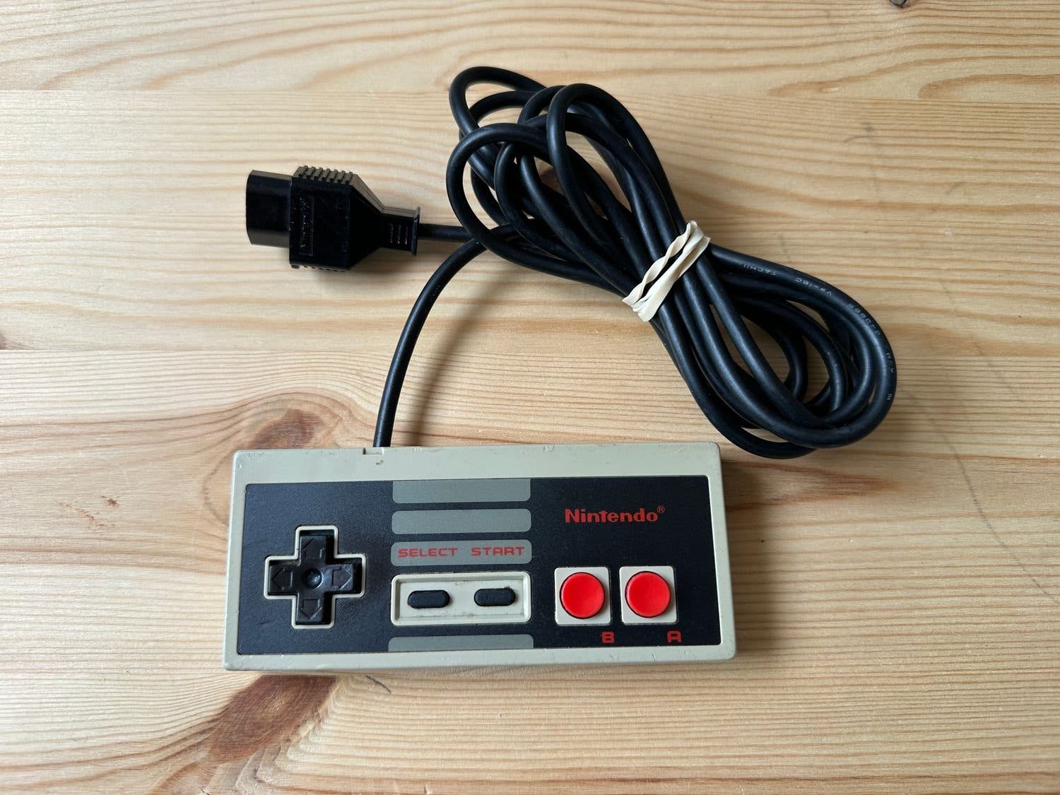 Se produkter som liknar Nintendo 8-bit / Nes Handkont.. på Tradera ...