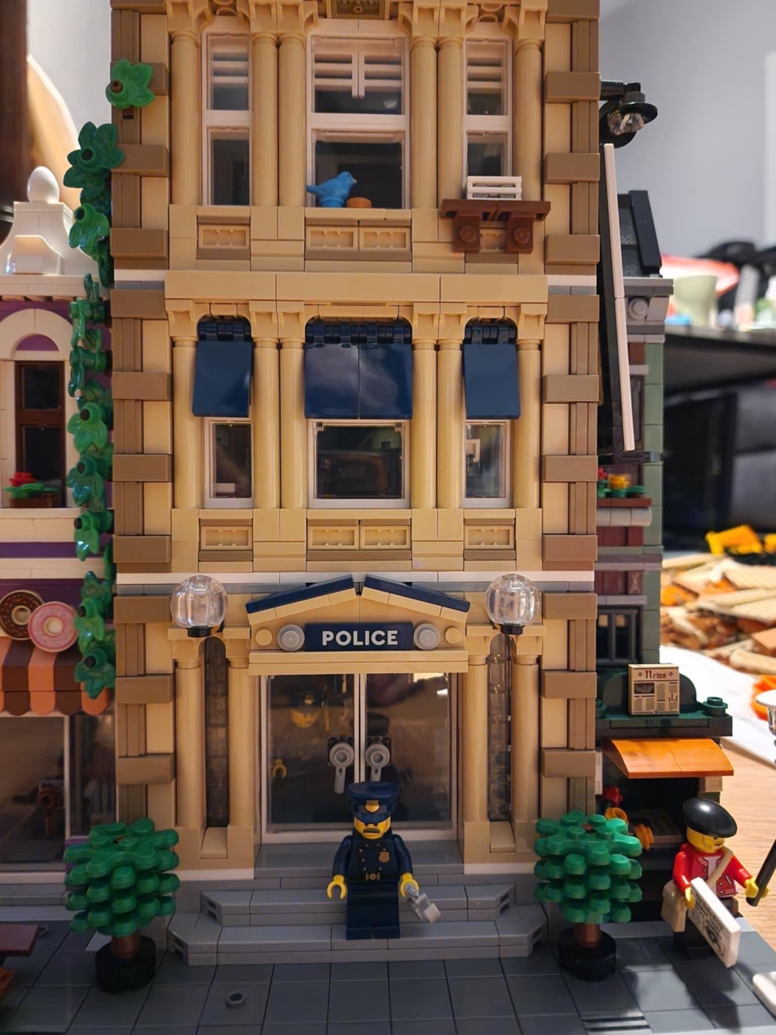 LEGO Creator Expert 10278 Polisstation | Köp på Tradera (650350519)