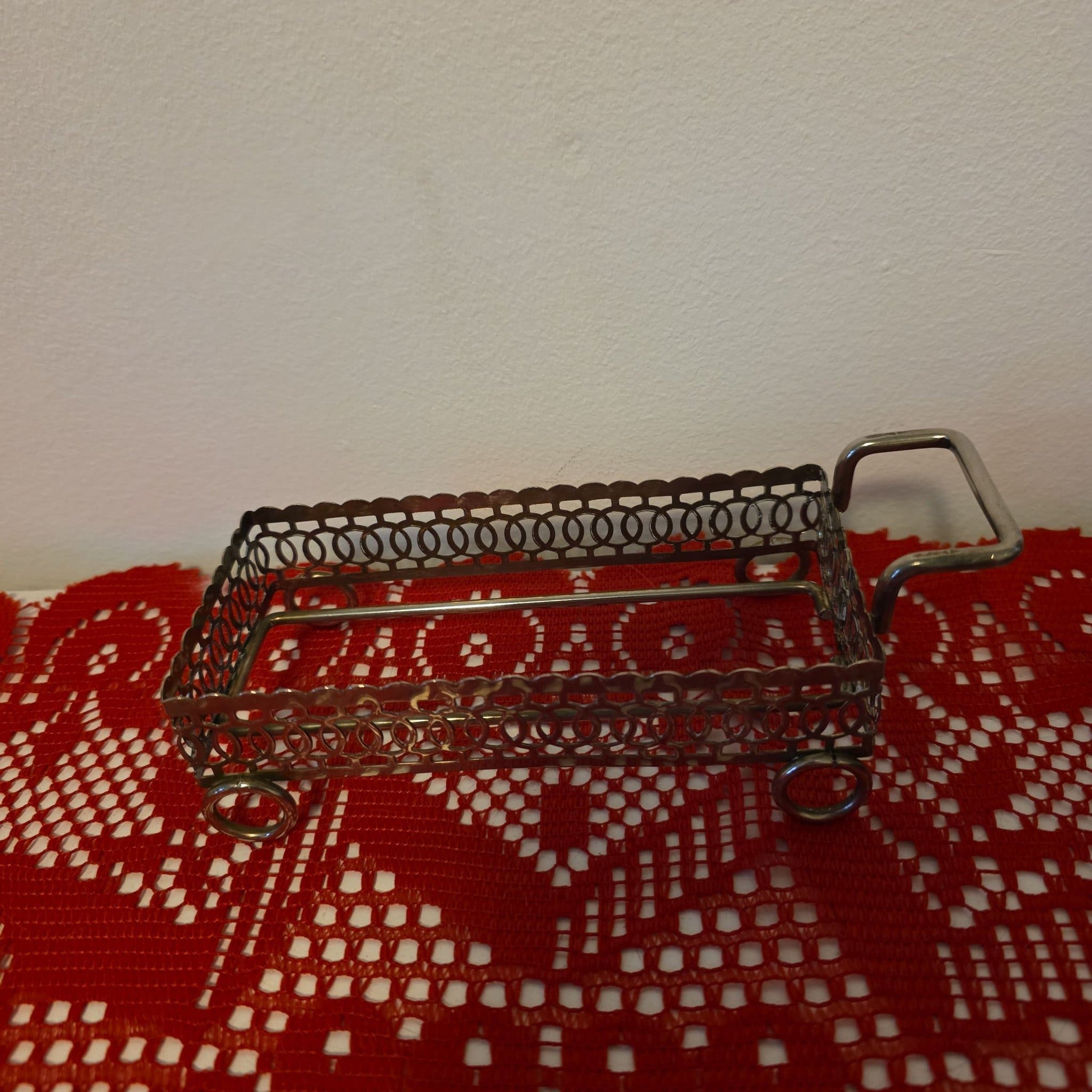 Se produkter som liknar Retro vintage After Eight vagn på Tradera ...