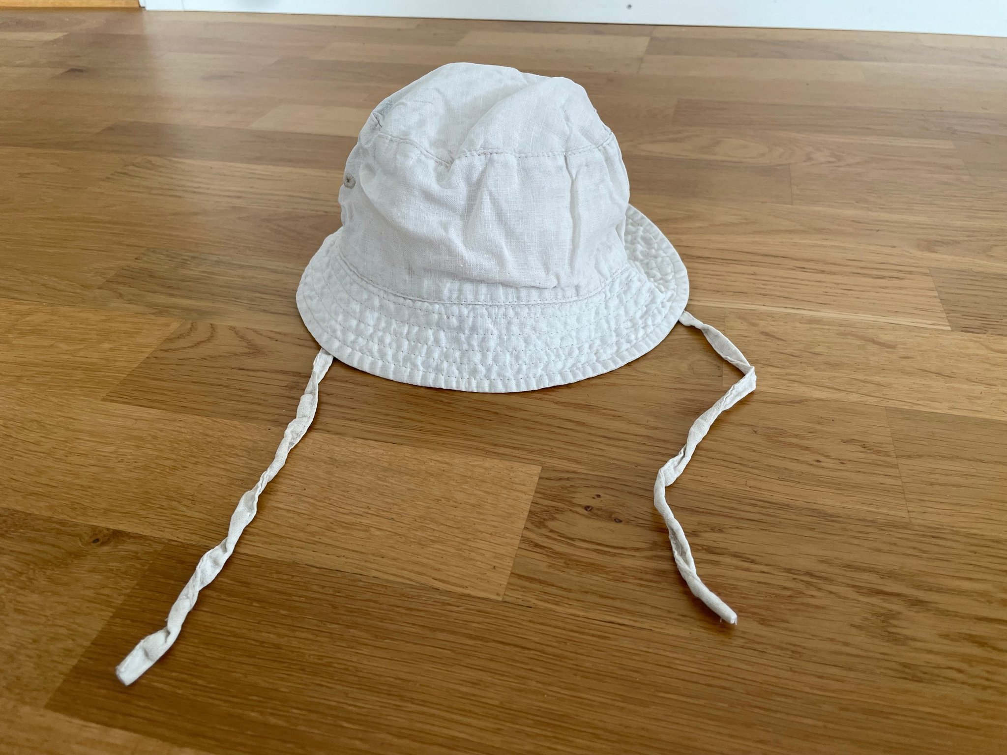 Beige solhatt i linne från H&M, storlek 86 | Köp på Tradera (734241744)