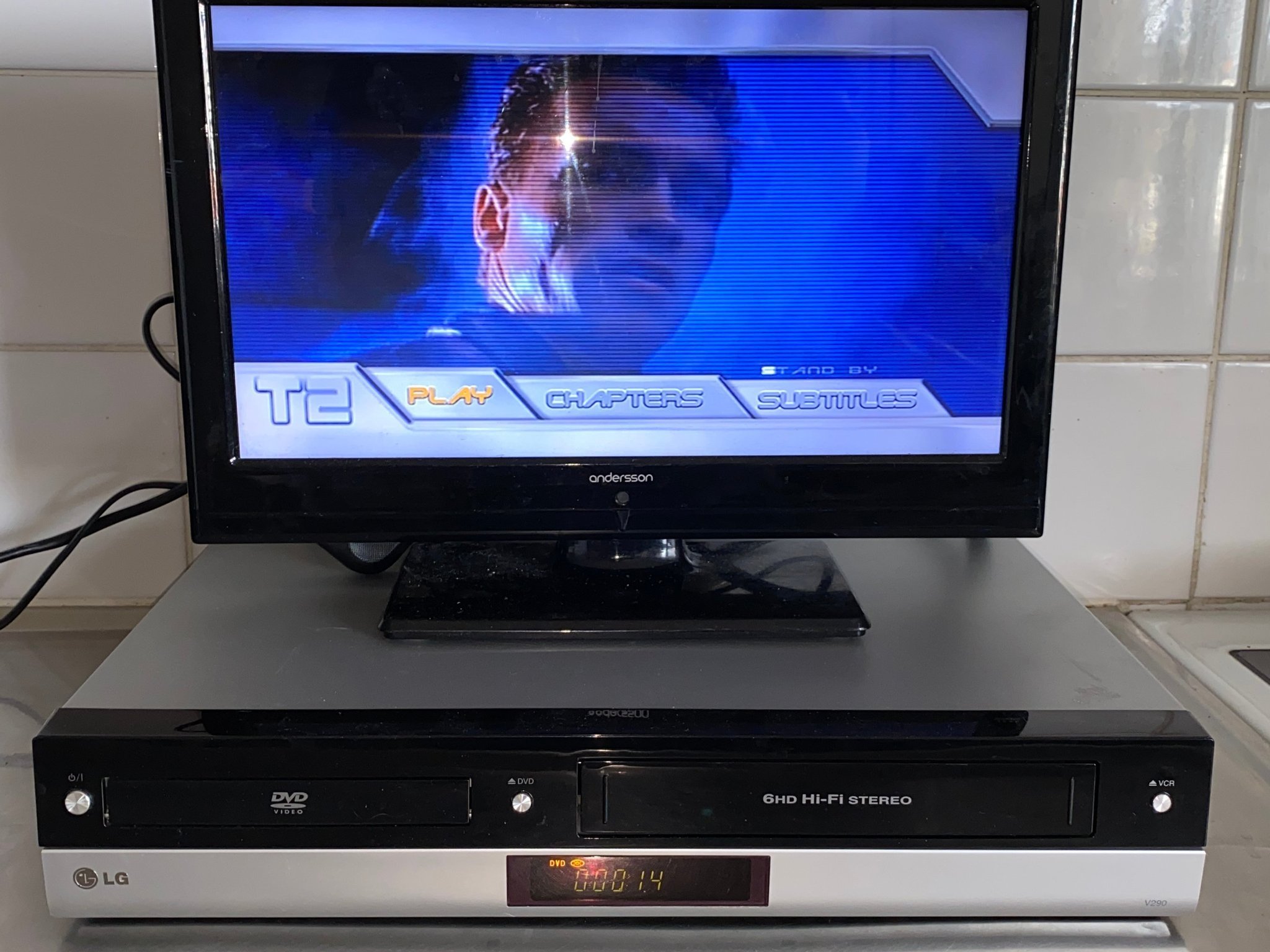 LG V290 DVD VHS COMBO SPELARE med VHS film * vi.. | Köp på Tradera ...