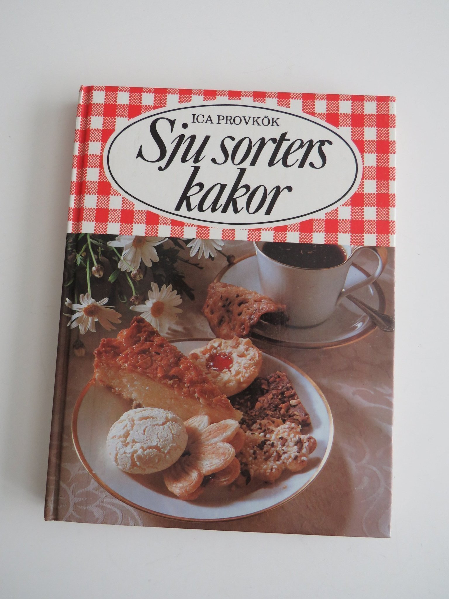 SJU SORTERS KAKOR - ICA PROVKÖK - 325 RECEPT PÅ.. | Köp på Tradera (691938526)