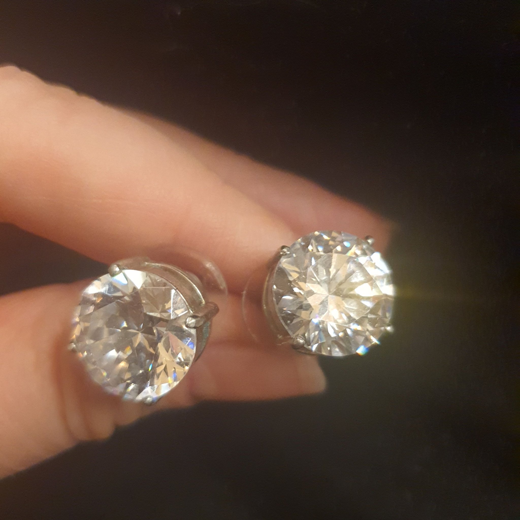 Mega stora studs örhängen krist.. | Köp från Vonvintage på Tradera ...