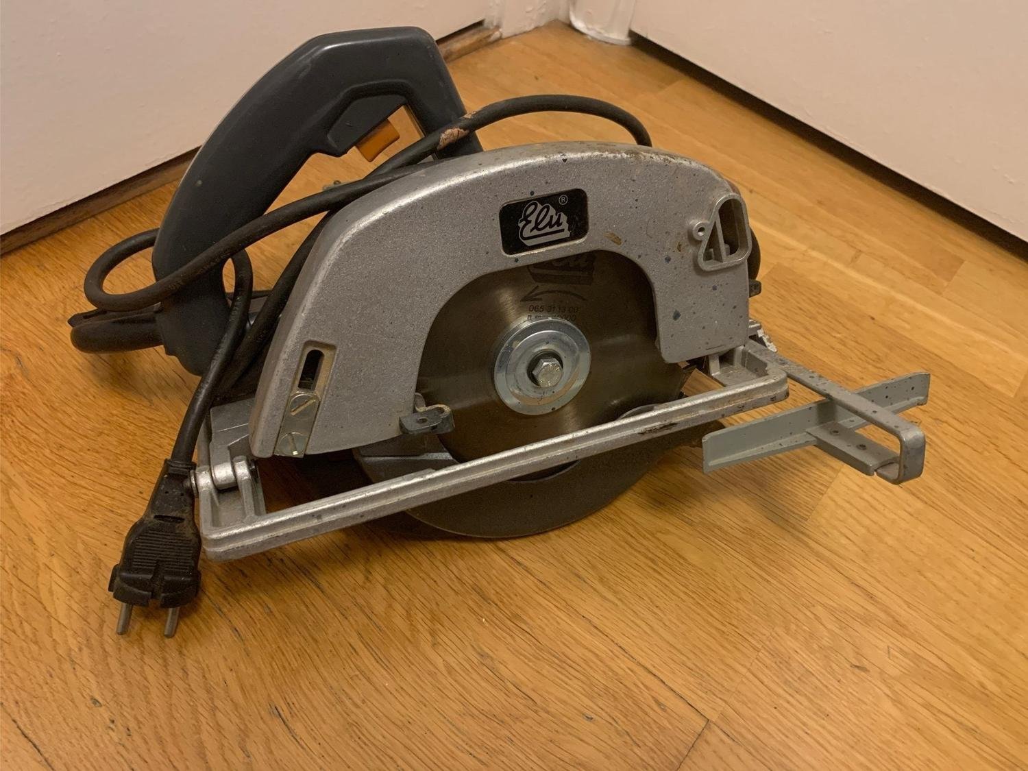 Elu MH-65 Cirkelsåg 1200W Circular Saw Made in .. | Köp på Tradera ...