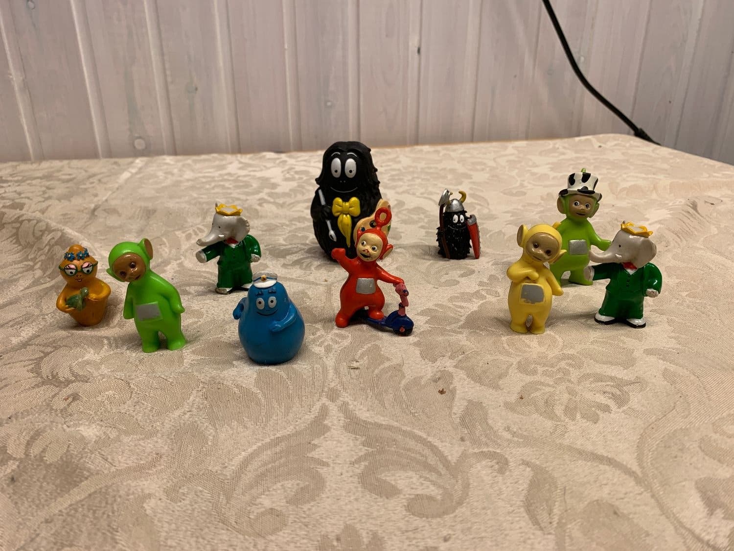 Samlar figurer bla Teletubbies, Babar, Barbapappa | Köp på Tradera ...