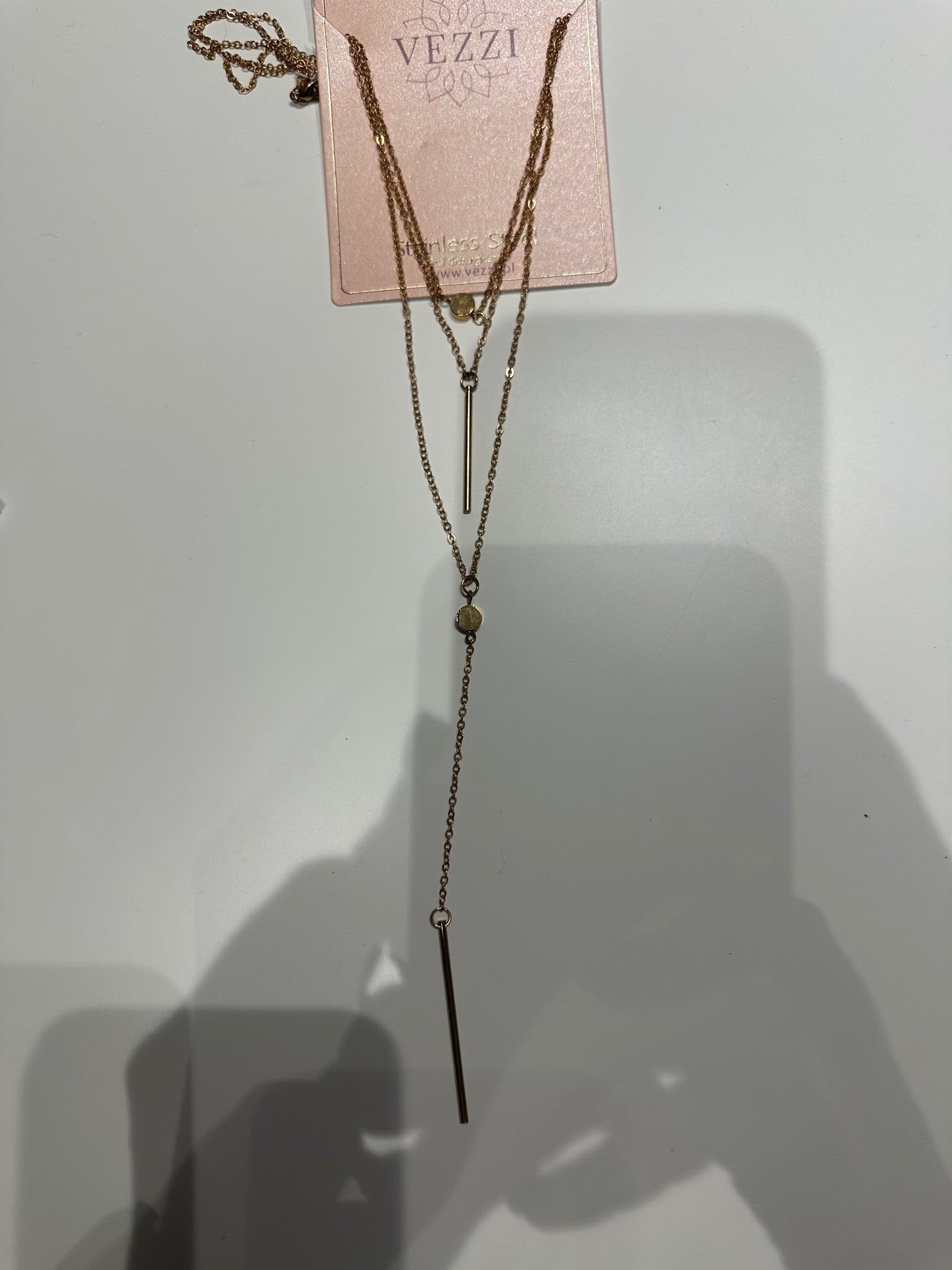 Se produkter som liknar VEZZI Halsband i rostfritt stål på Tradera ...