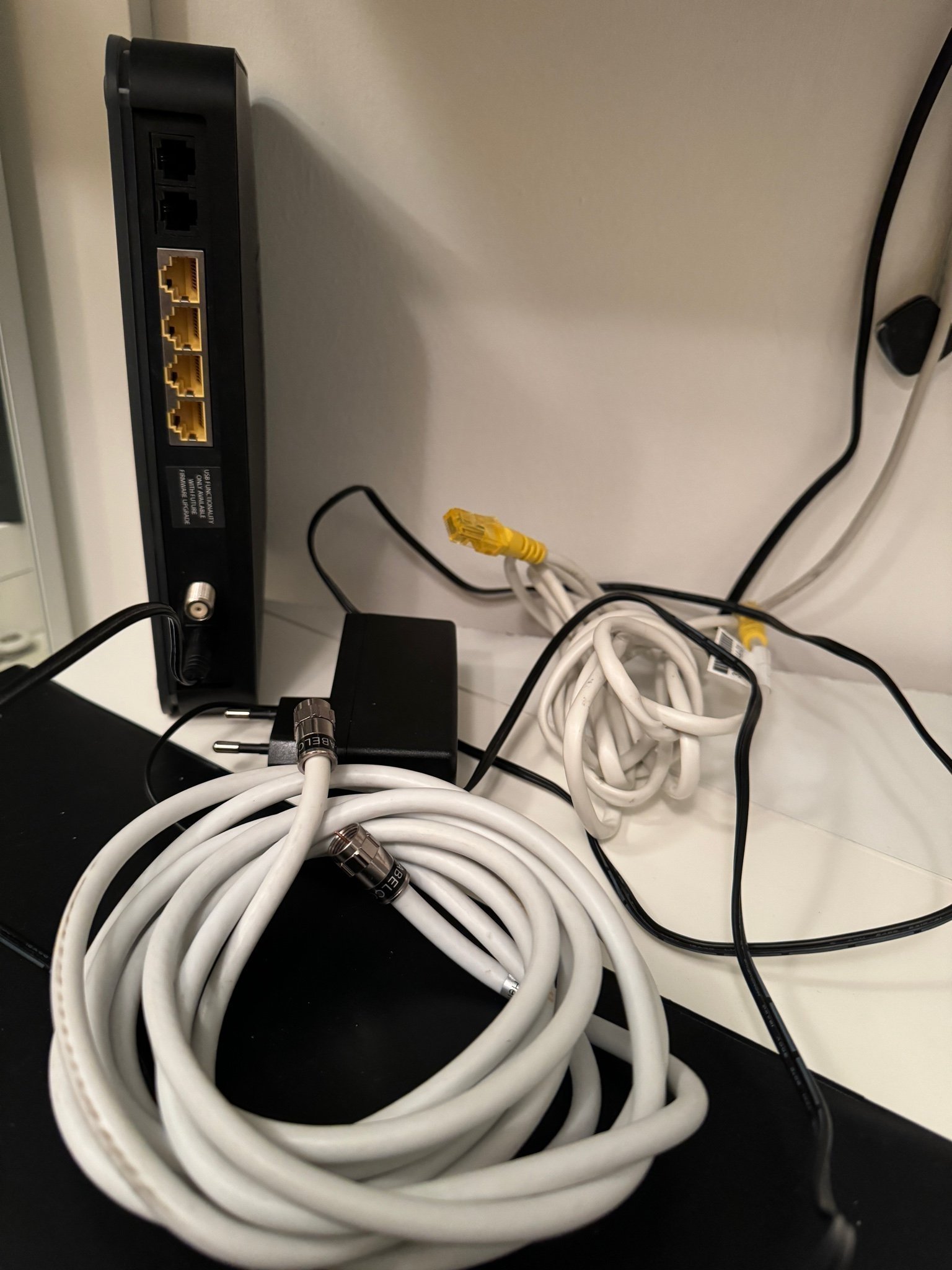 Se produkter som liknar Netgear CG3100 trådlös router.. på Tradera ...