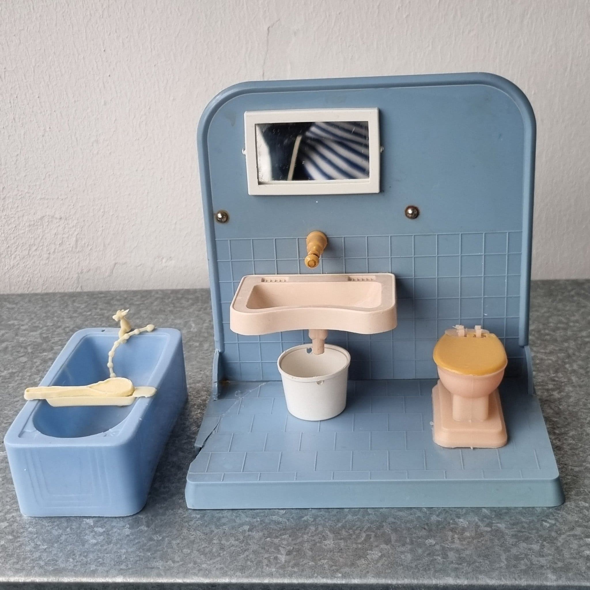 Se produkter som liknar KOMPLETT BADRUM LUNDBY 50-TAL på Tradera ...
