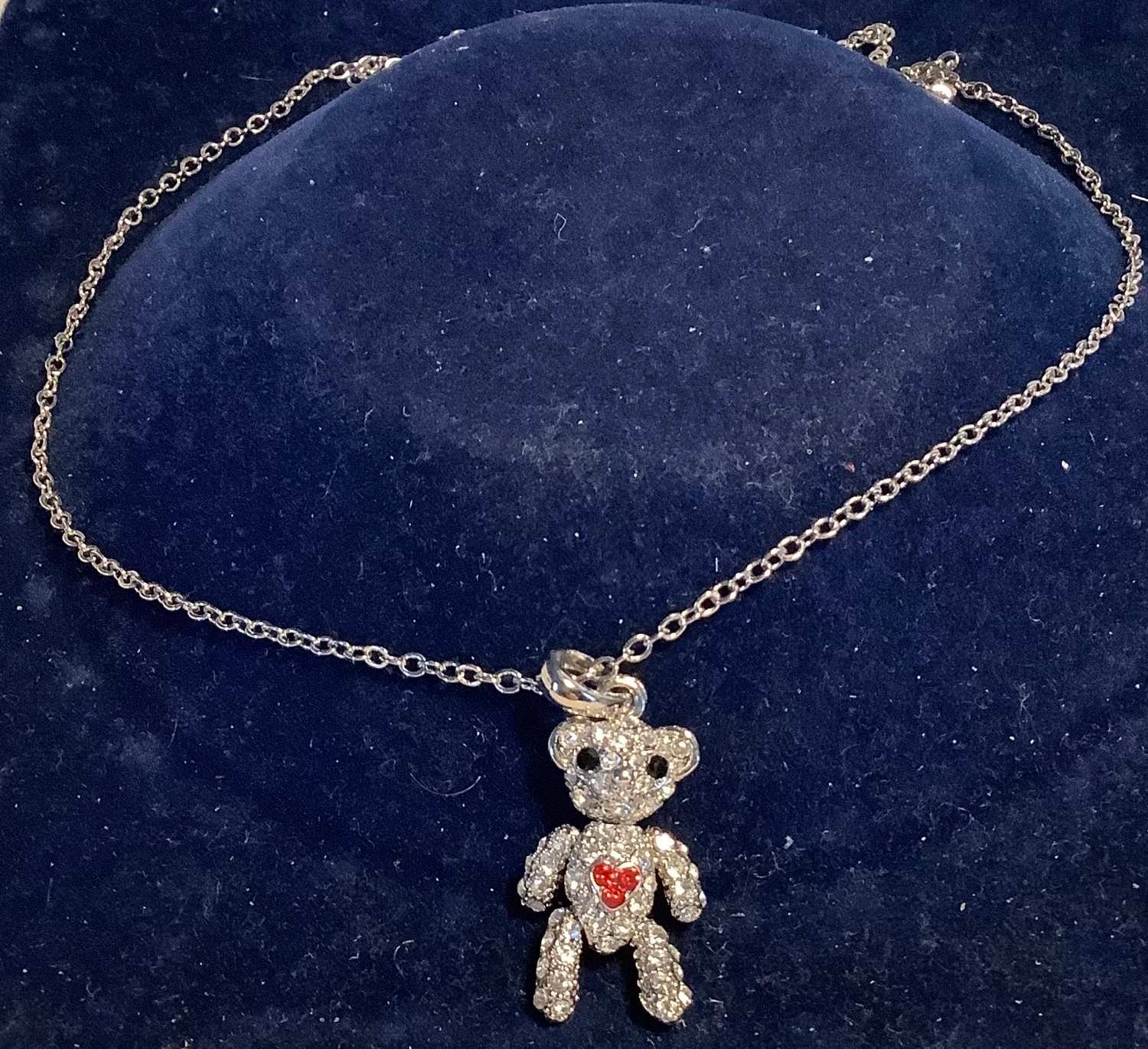 Halsband med sött hänge nall.. | Köp från HannasVintage på Tradera ...