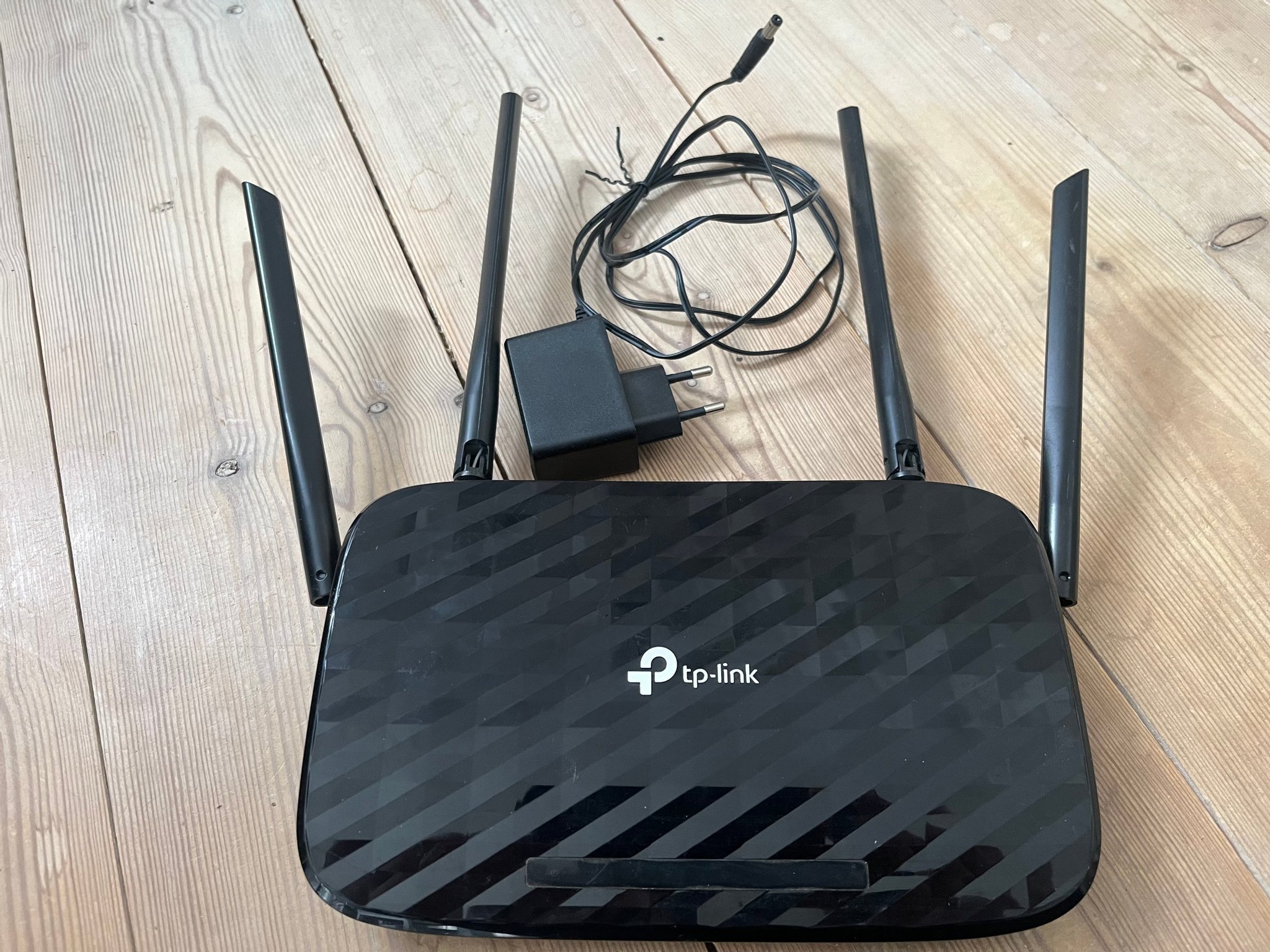 Se produkter som liknar Tp Link C6 Router AC1200 Giga.. på Tradera ...