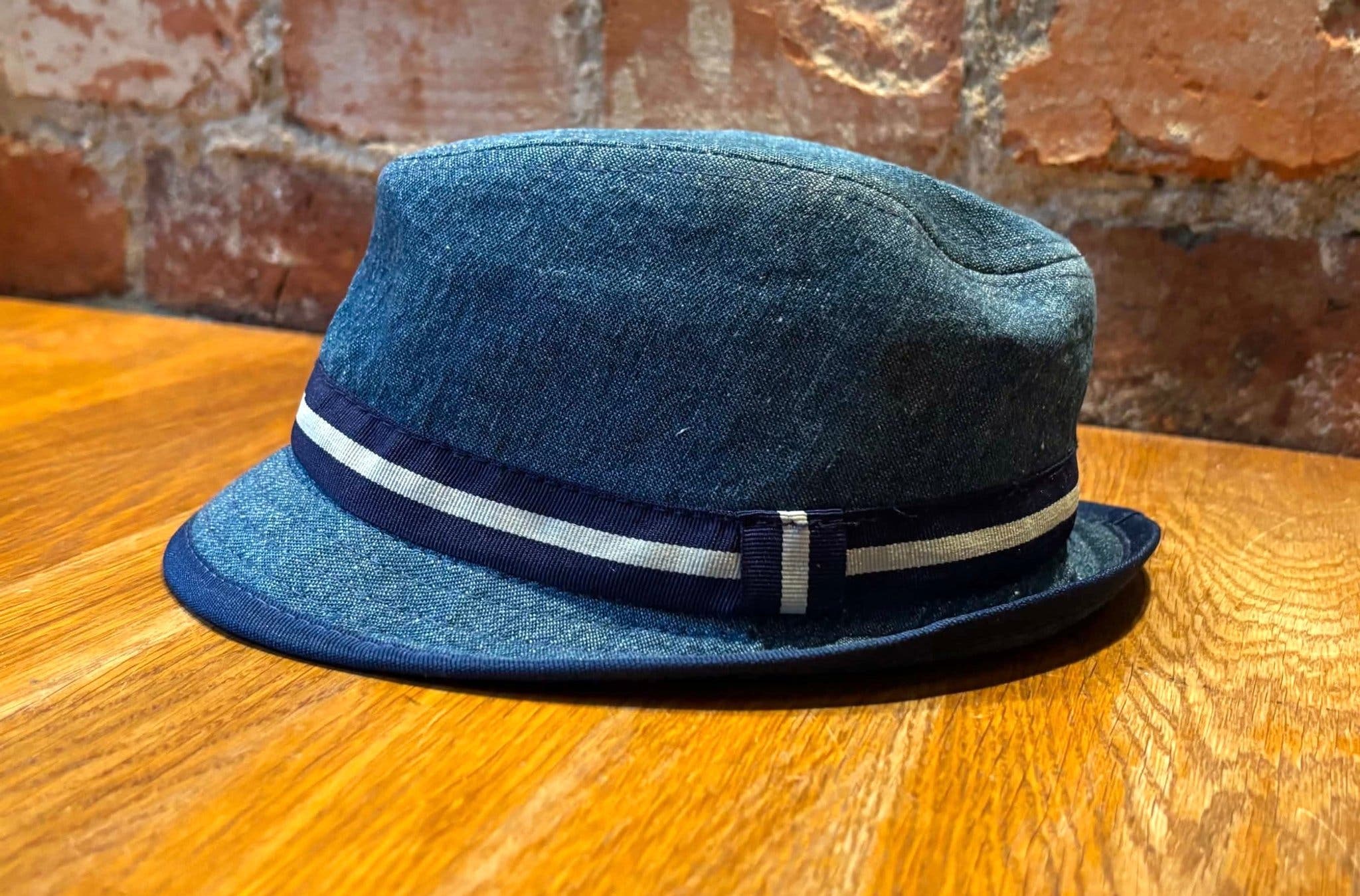 JÄTTEFIN BLÅ HATT STL 68 PREPPY I TOPPSKICK KLA.. | Köp på Tradera ...