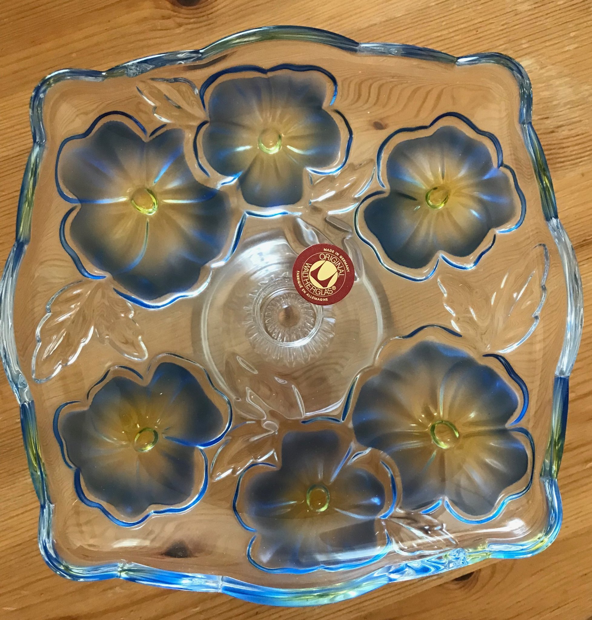 Glasfat på fot med dekorativa blå blommor, kakf.. | Köp på Tradera ...