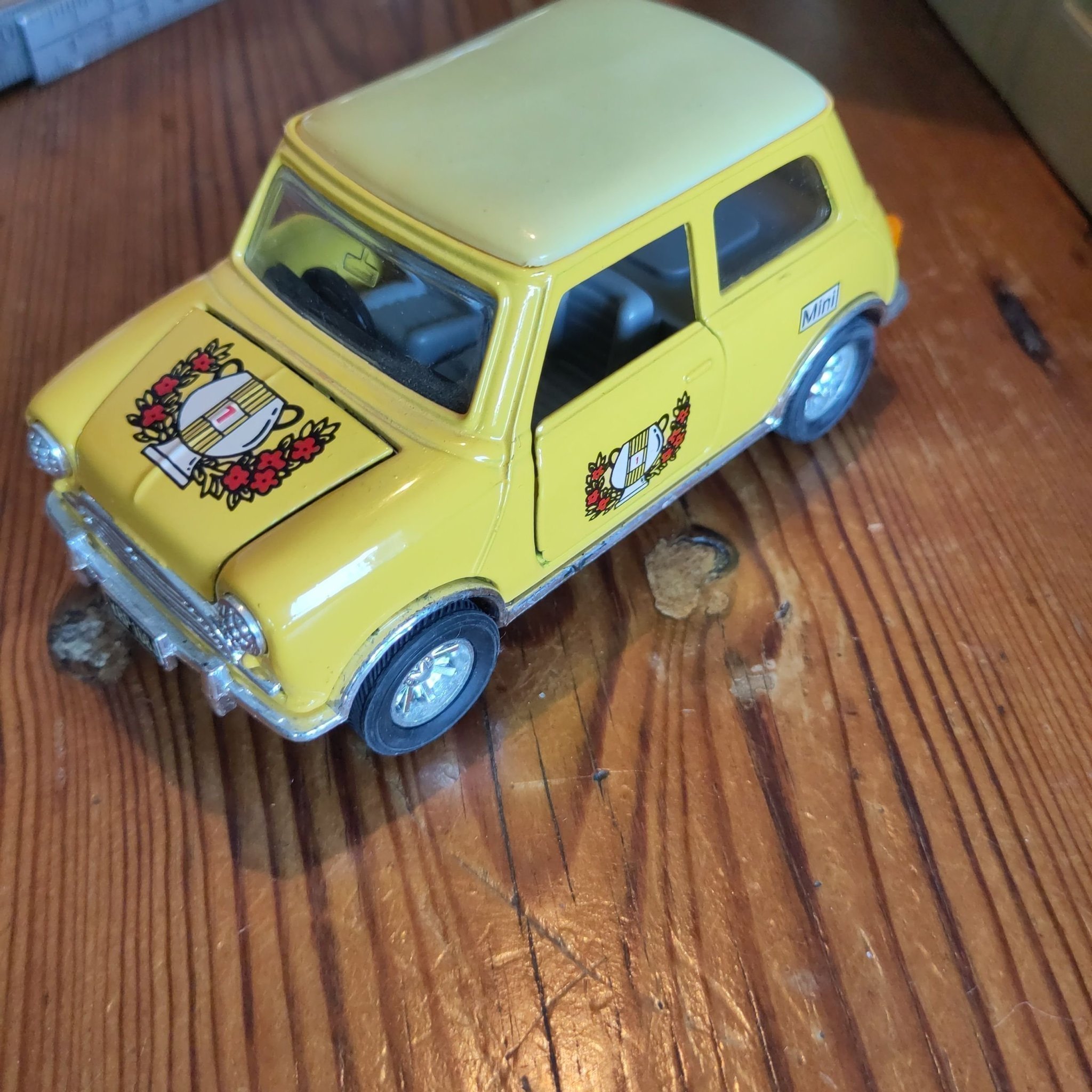 Se produkter som liknar Leksaksbil Mini Cooper på Tradera (677766158)