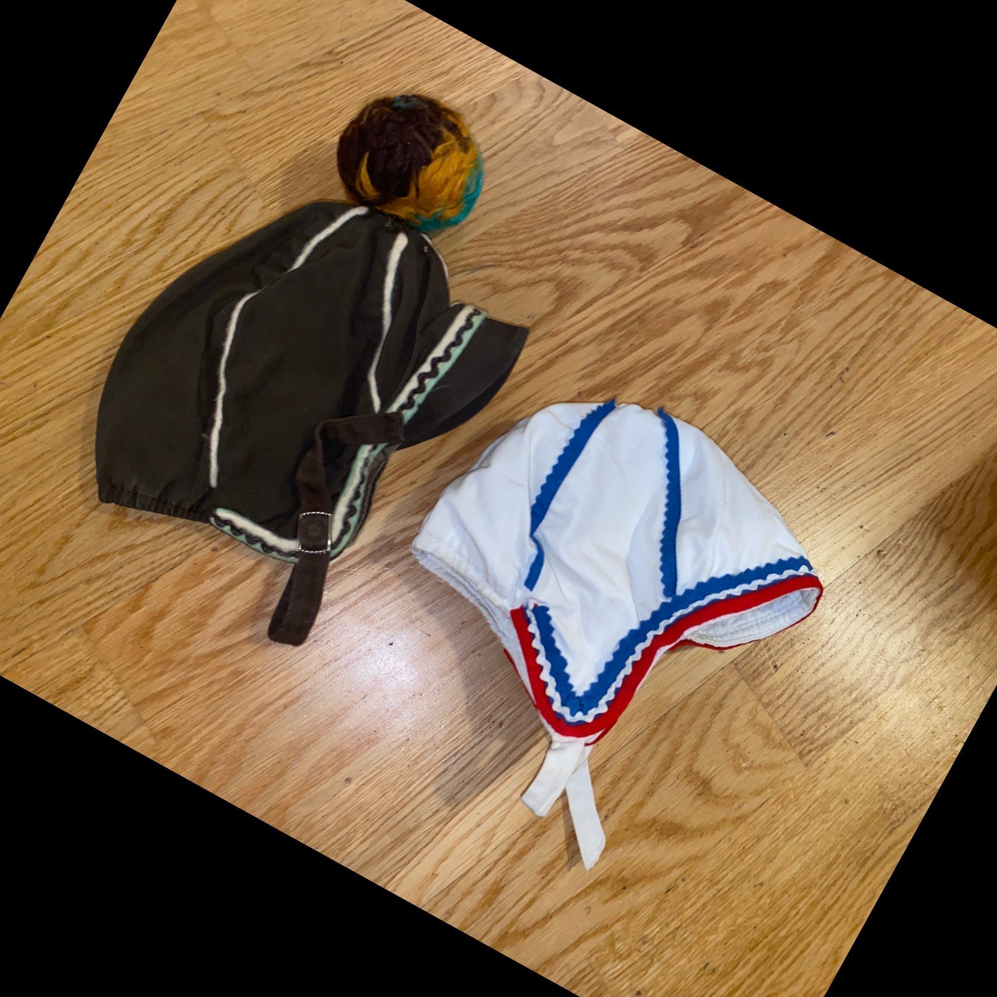 Babymössor - Två stycken retro vintage obo 70-tal | Köp på Tradera ...