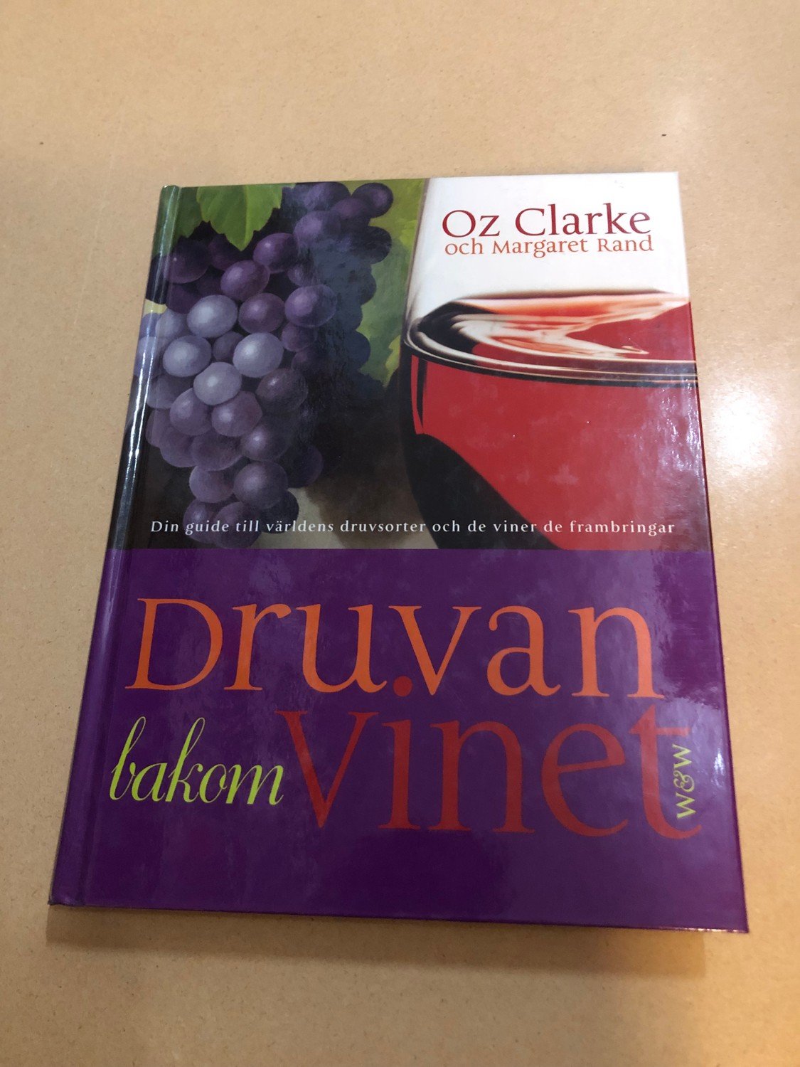 Druvan bakom vinet di.. | Köp från TrollhättansBokMedia på Tradera ...