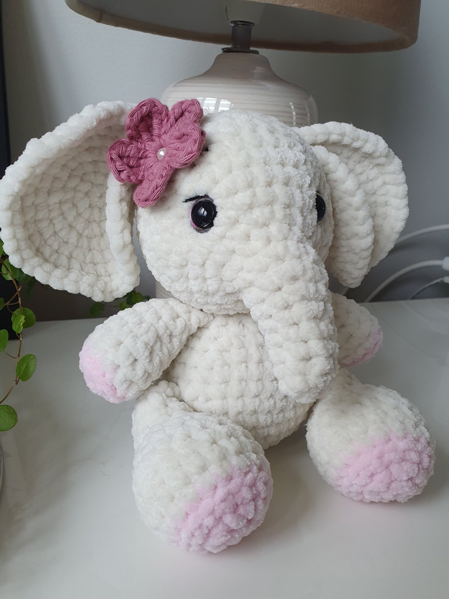 Se produkter som liknar Virkad elefant handgjord hant.. på Tradera ...