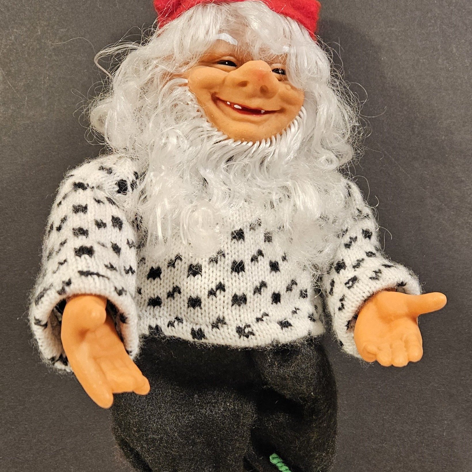 Tomte med bus i blicken, med stickad tröja, Nor.. | Köp på Tradera ...