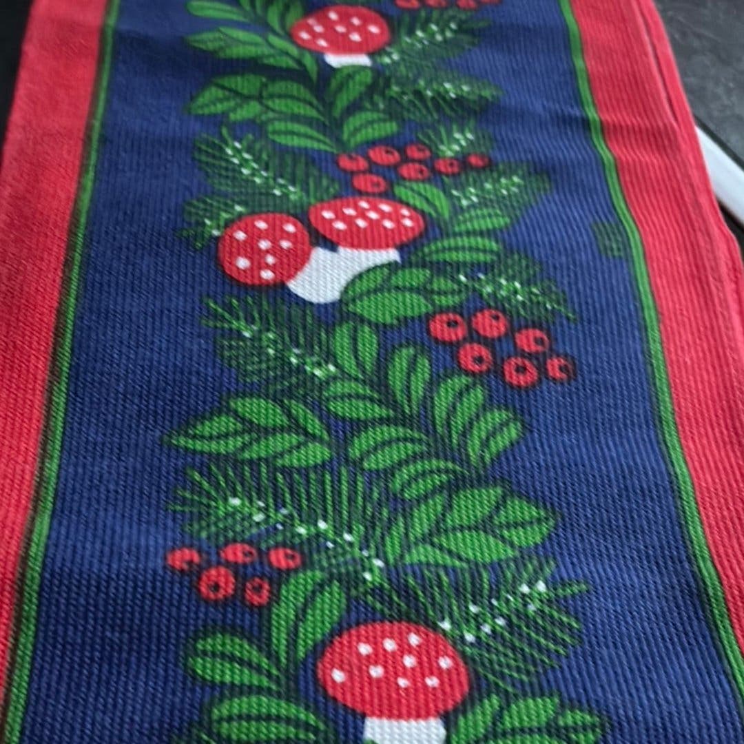 Lång retro jullöpare m svampar gran och bär | Köp på Tradera (706787905)