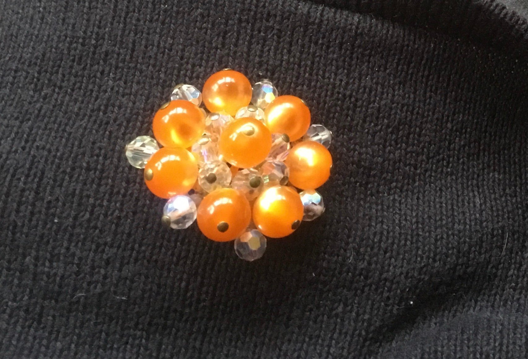 Se produkter som liknar Äldre brosch. 1960-talet.Vint.. på Tradera ...