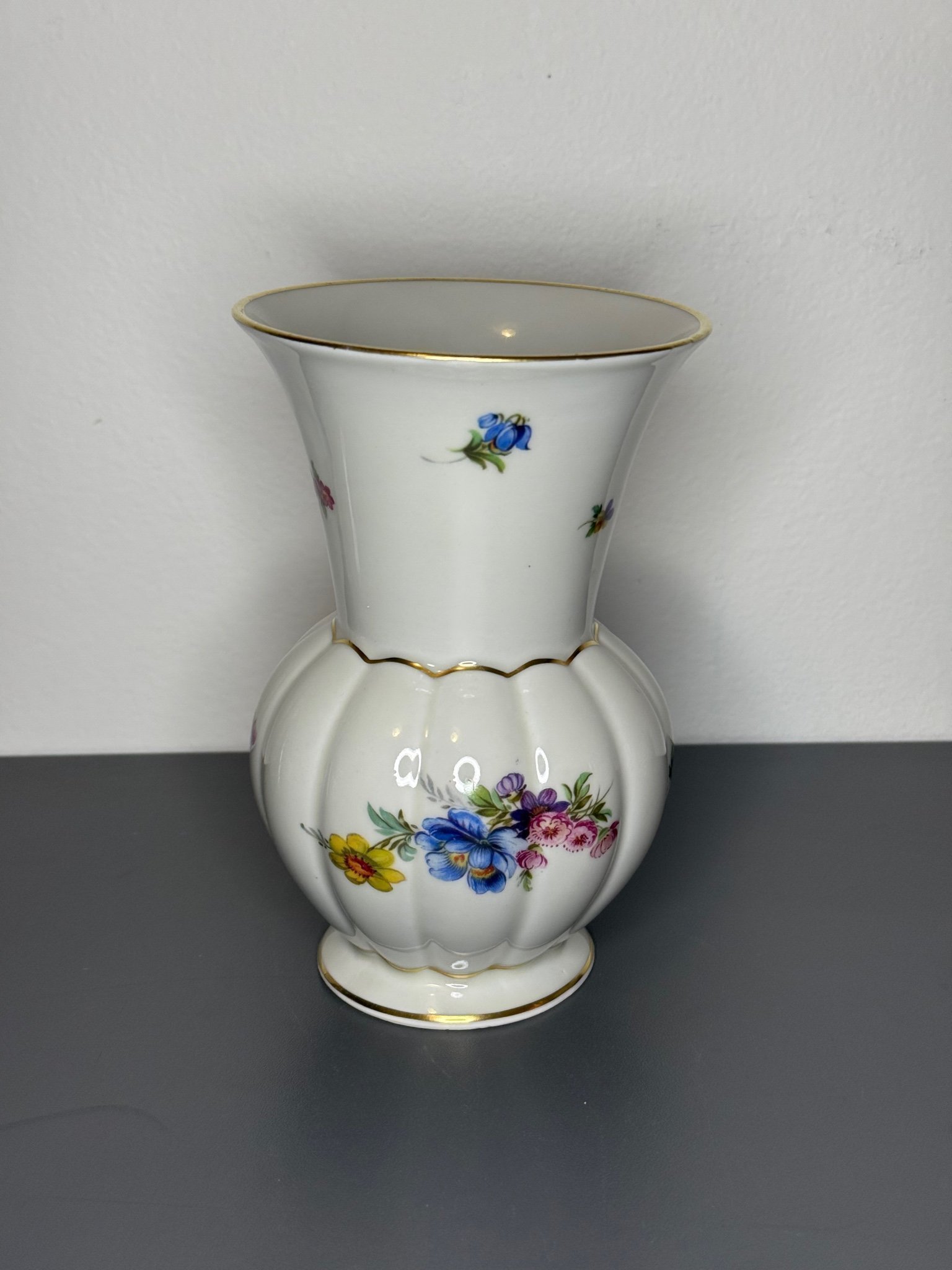 Se produkter som liknar Vacker vintage vas – PMR Bava.. på Tradera ...